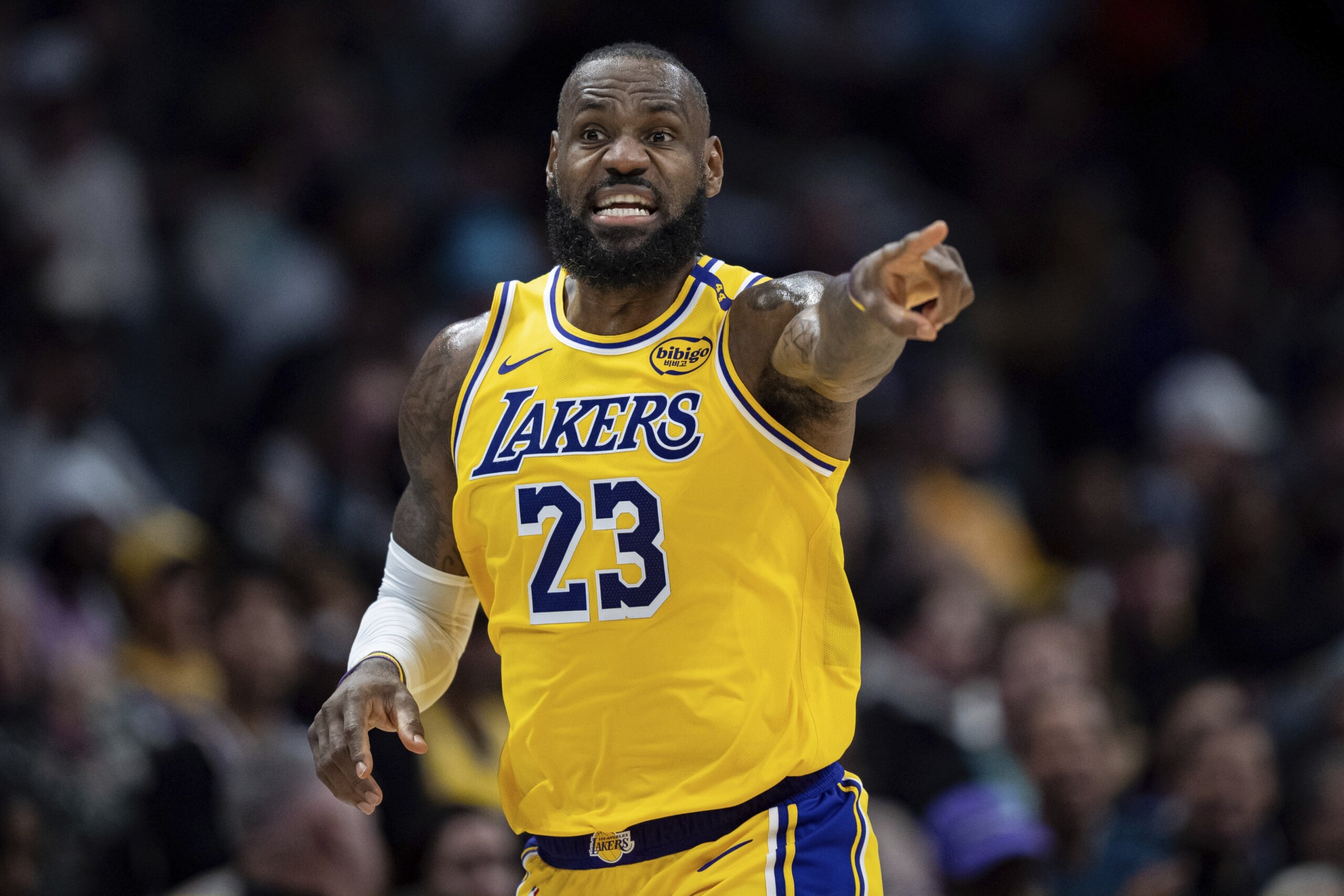 LeBron helps Lakers build big lead, then Bronny plays whole 4th quarter ...