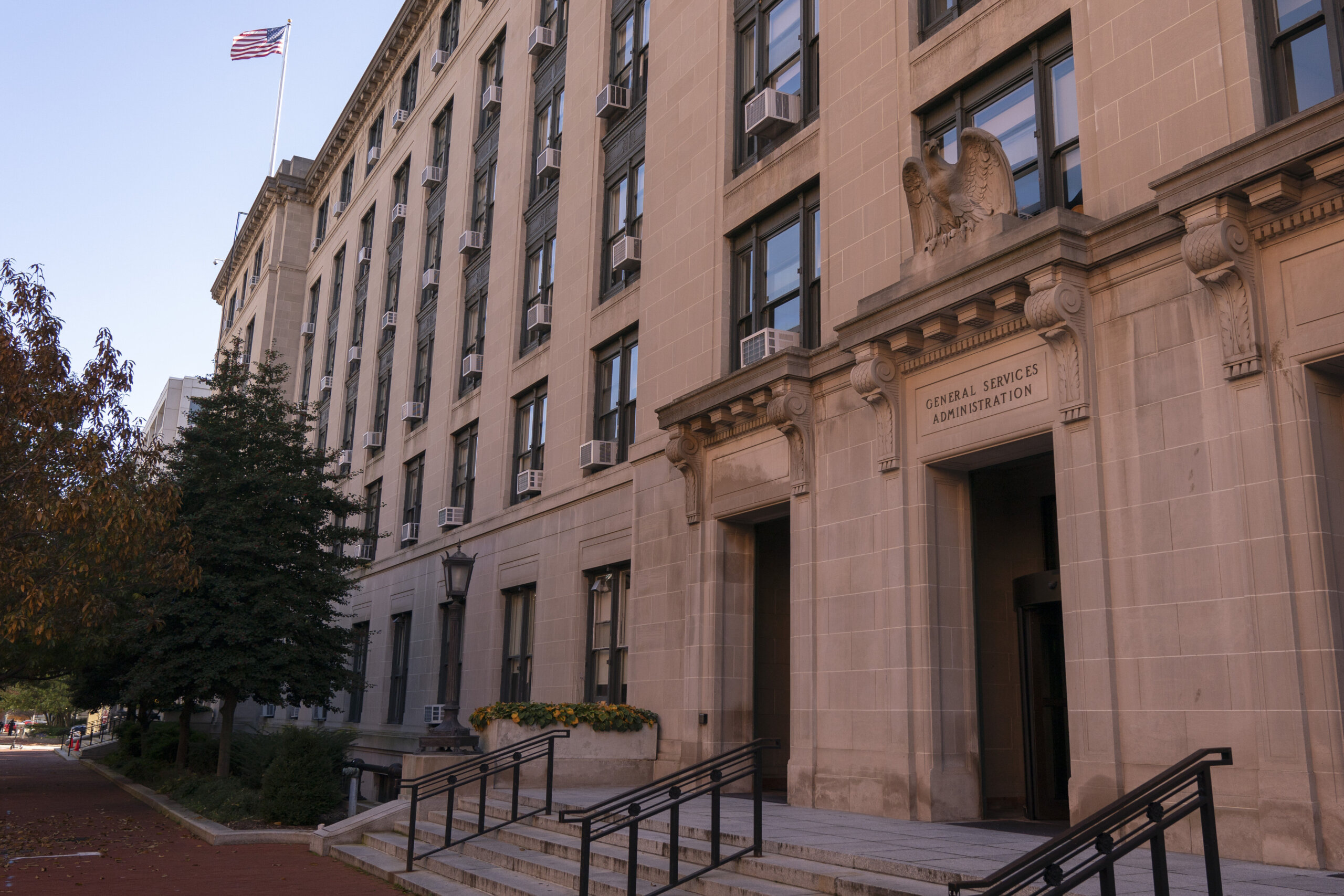 With federal workers forced to return to office, some wonder how that ...