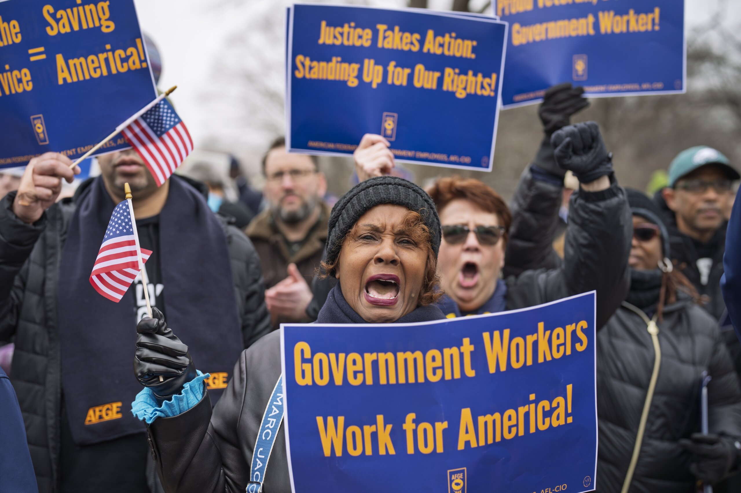 ‘I’m scared’: Federal workers, contractors react to intensifying ...