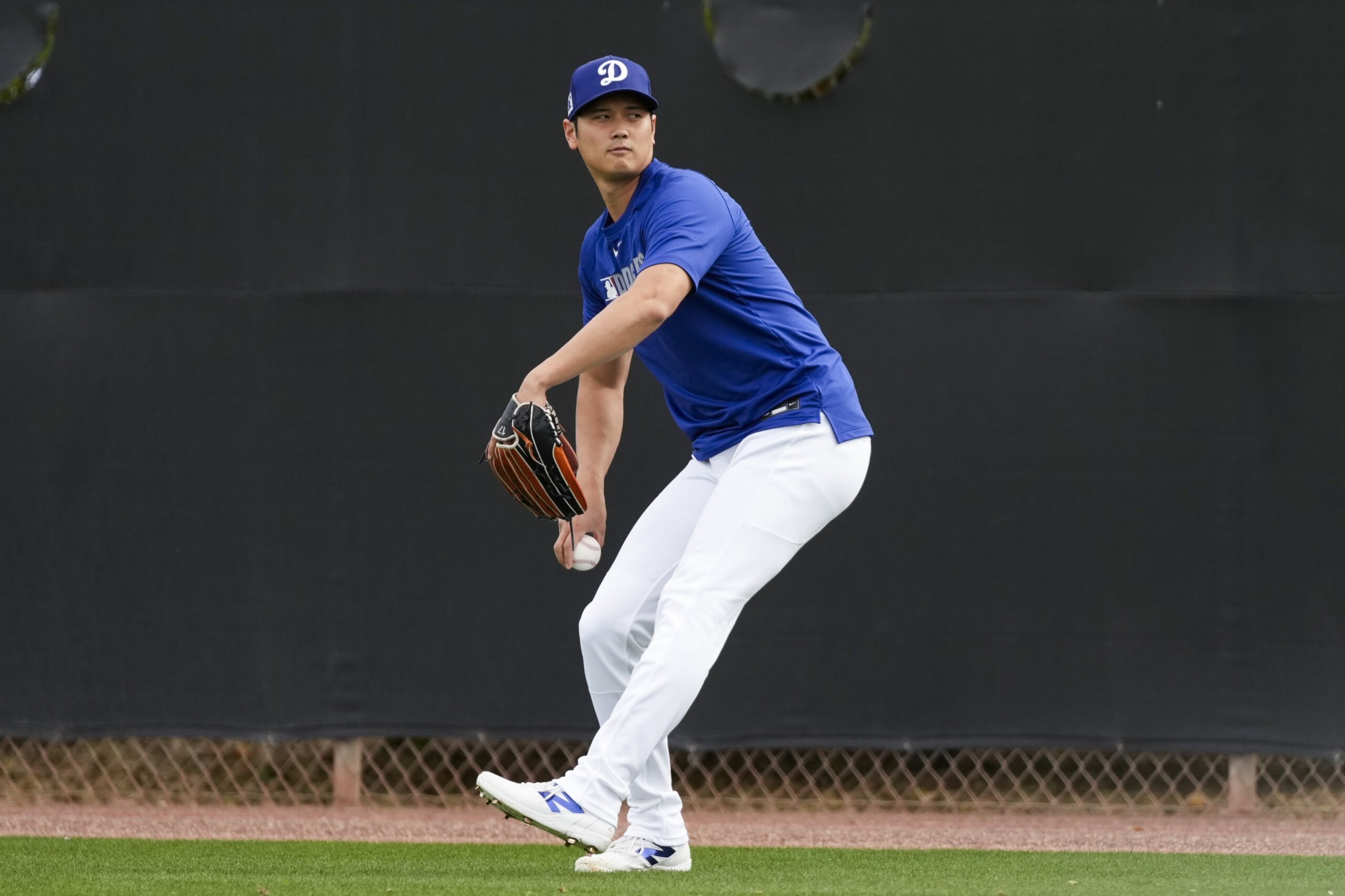Ohtani throws a 2nd bullpen session as he makes his way back to the ...