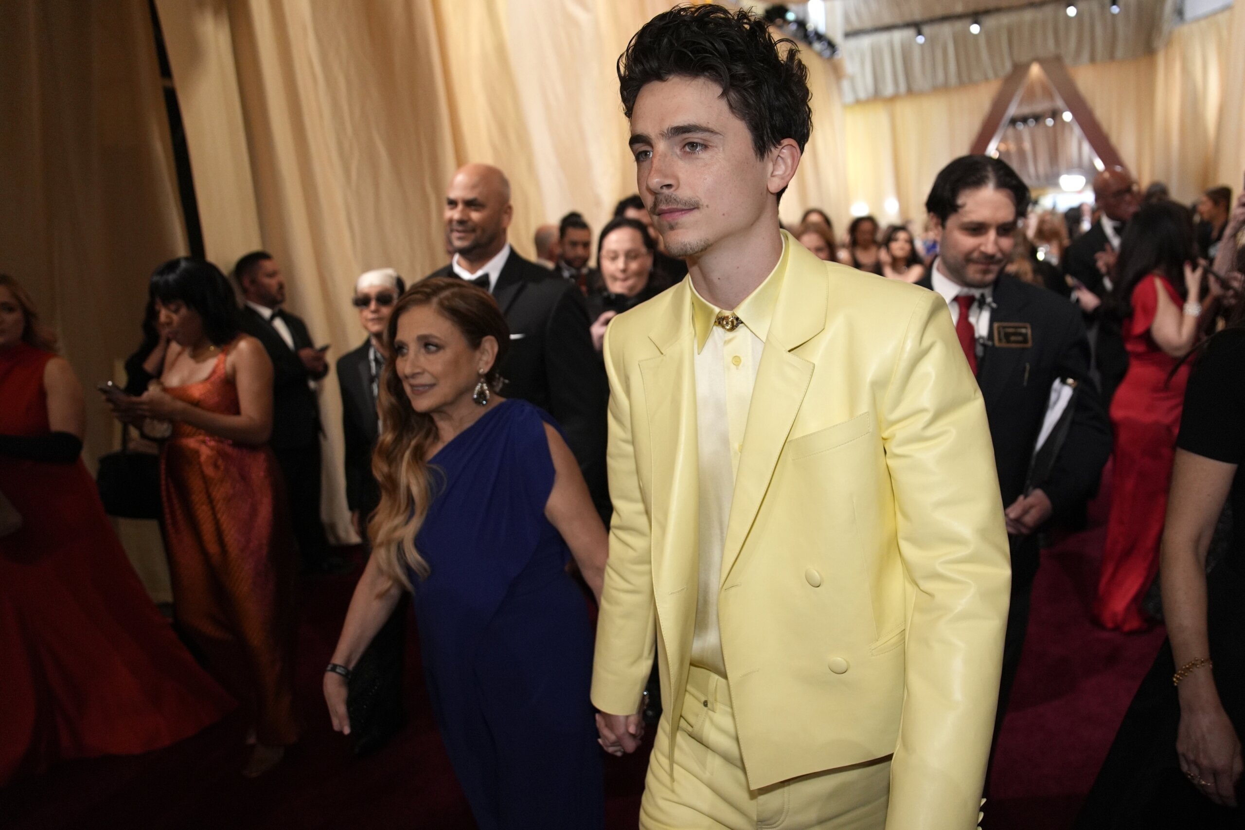 Oscars photos: See reunions, props and more candid moments from the red ...