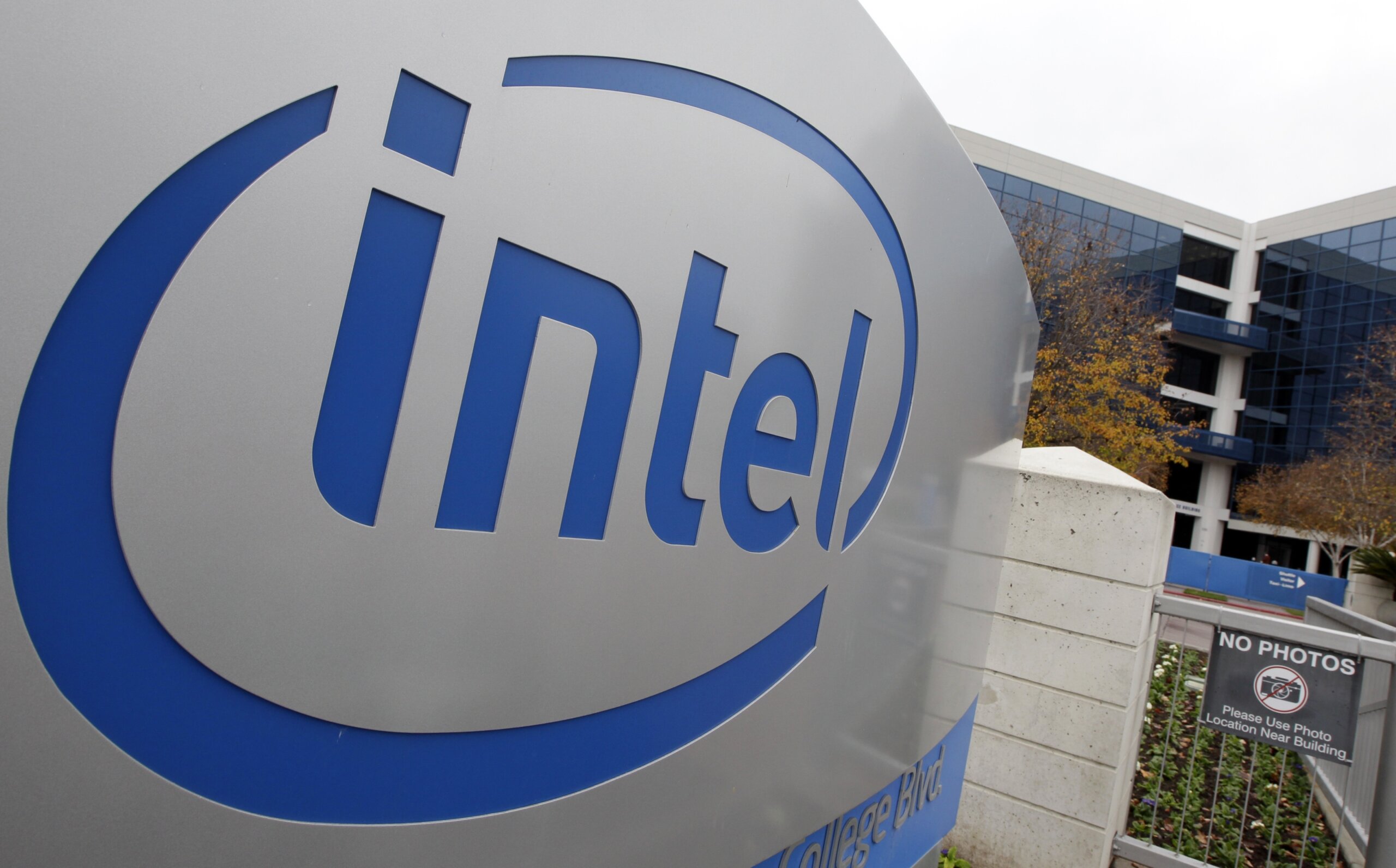 Intel hires former board member as new CEO in struggling chipmaker’s ...