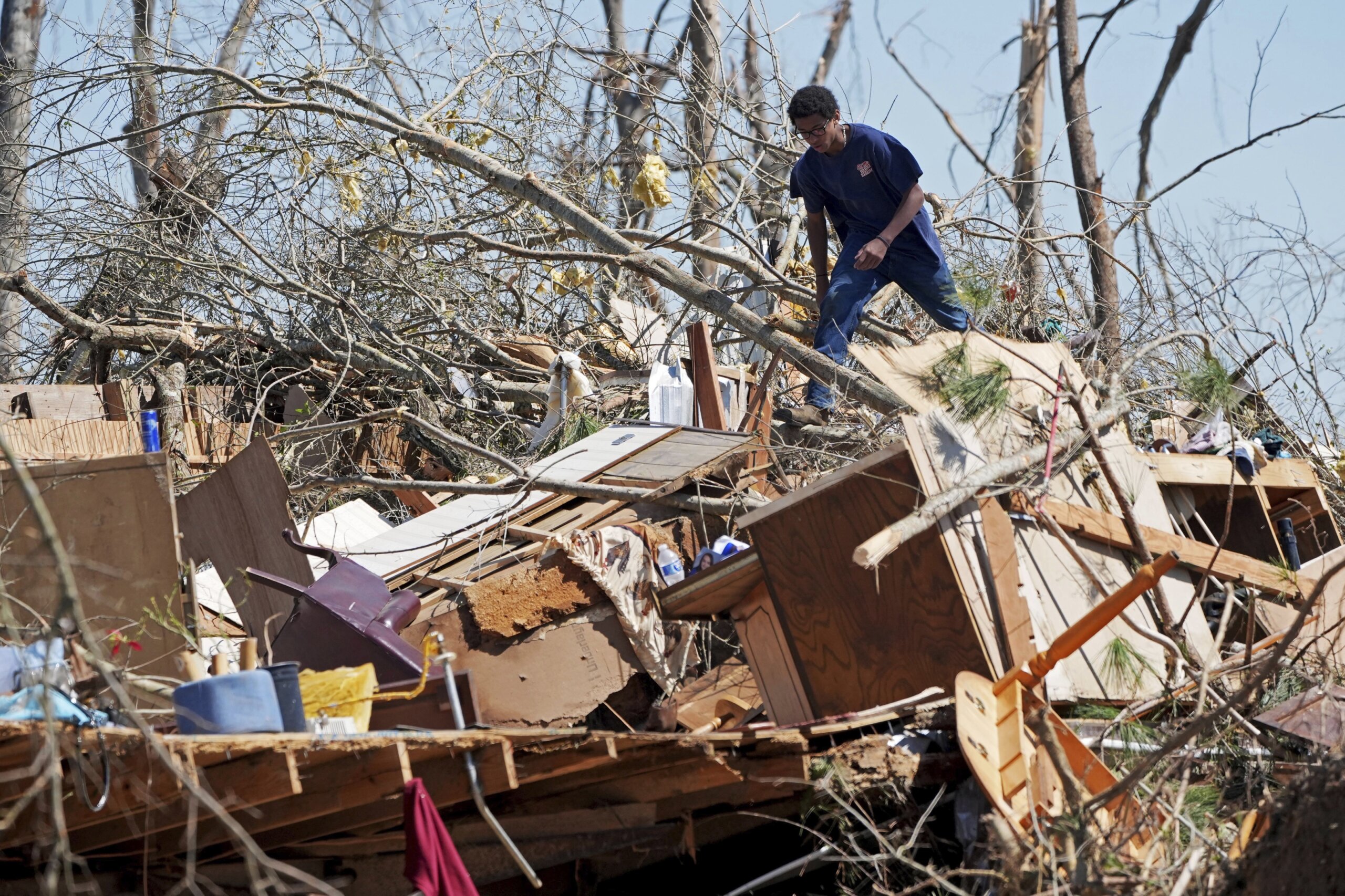 Residents pick up the pieces after devastating storms scour the US South and Midwest - WTOP News