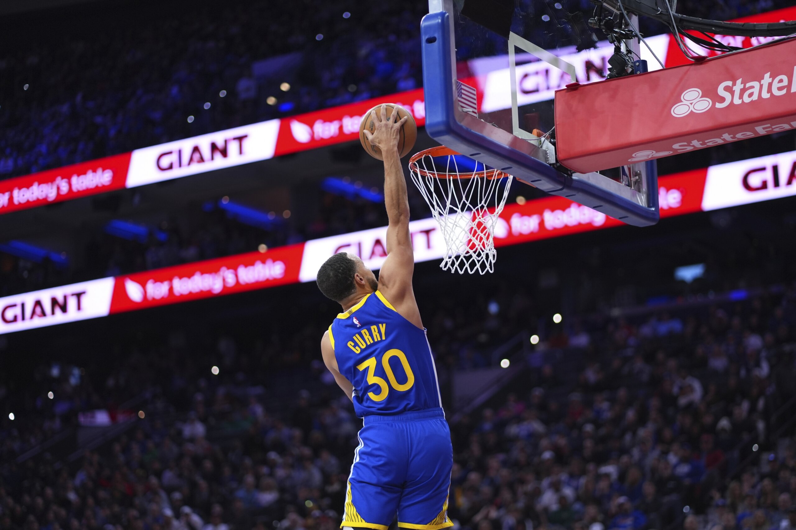Stephen Curry says he’s retiring from the slam dunk after throwing down ...