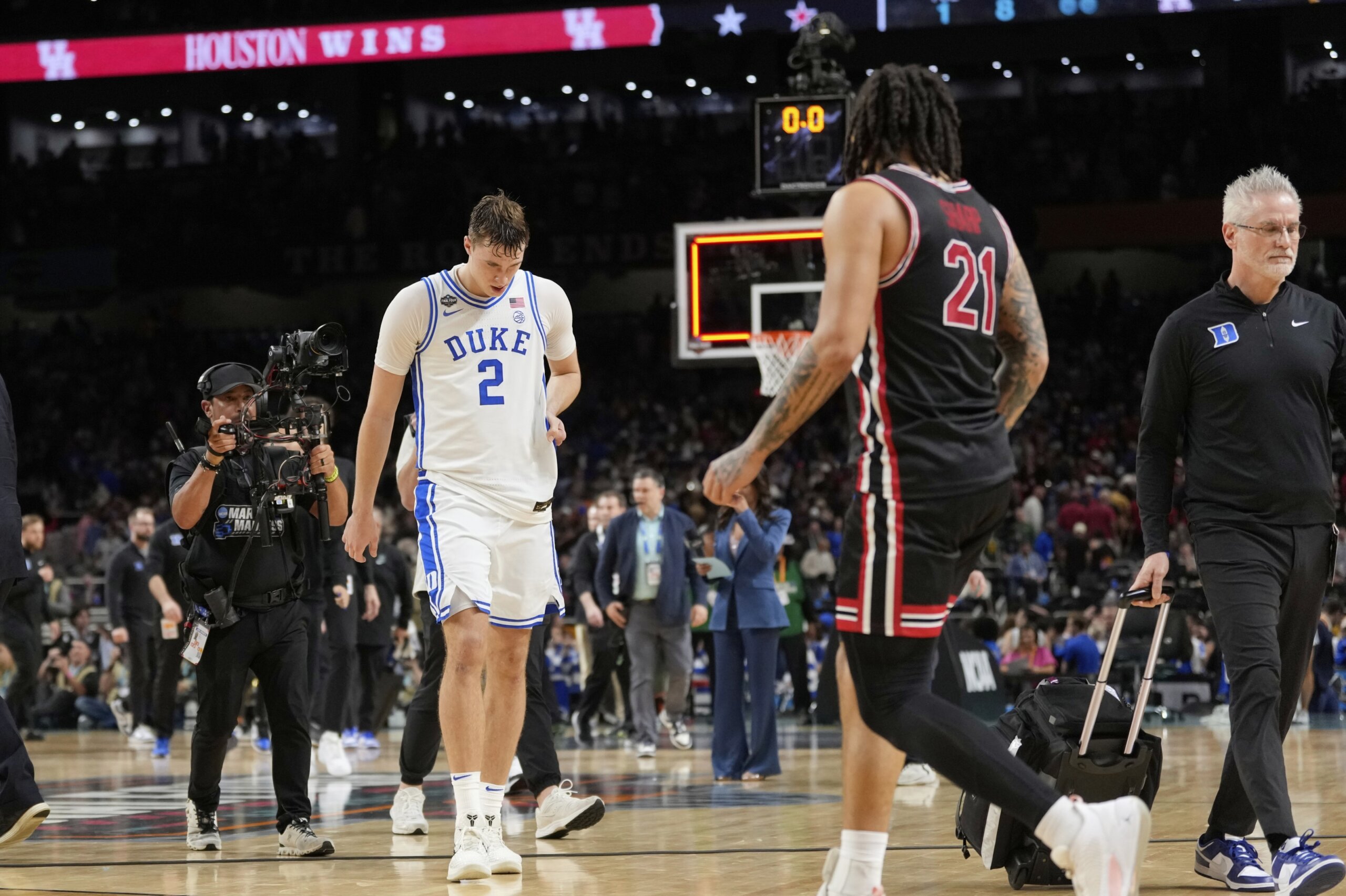 Duke’s push for 6th NCAA title falls apart in unlikely late collapse ...