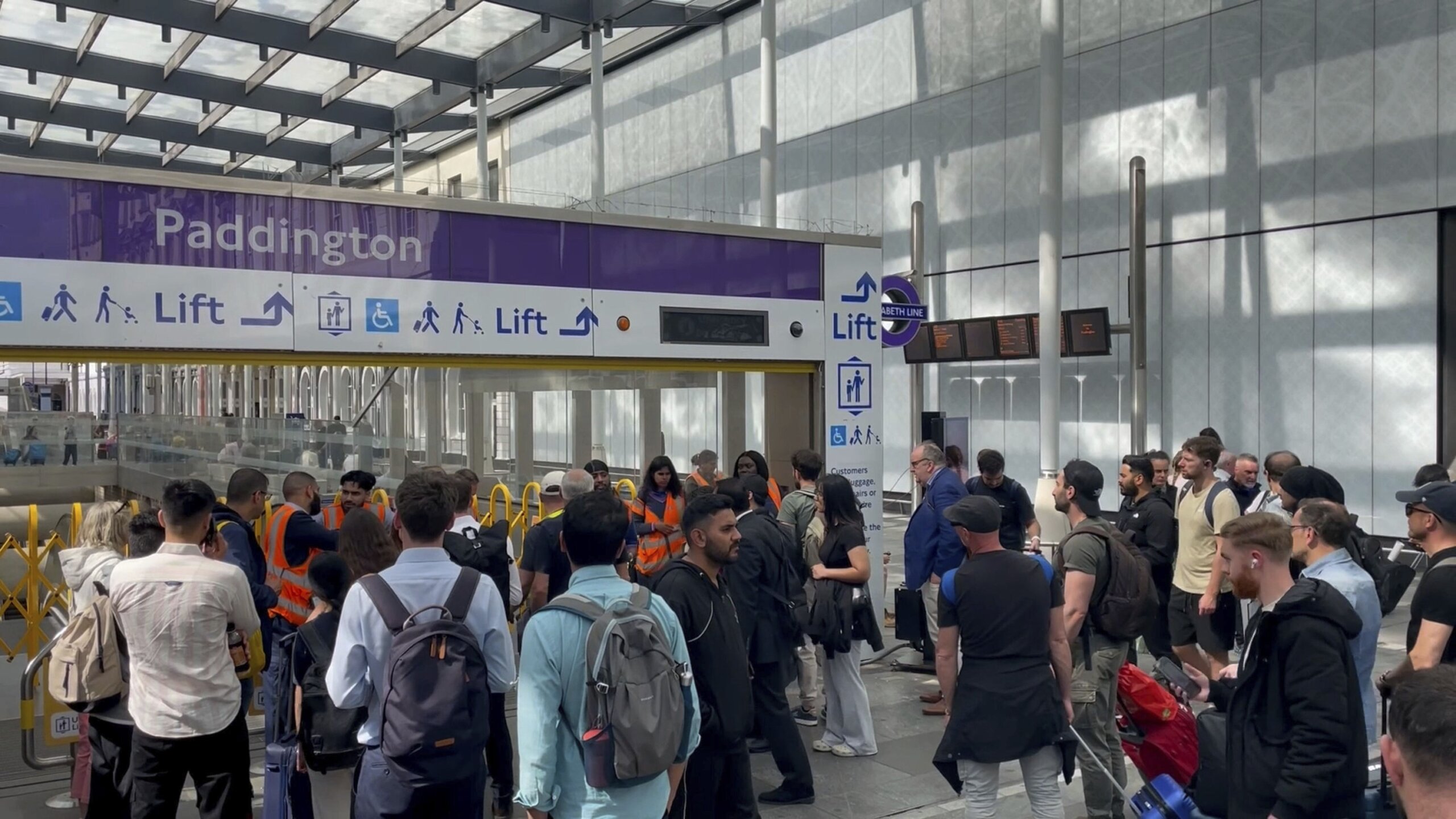 A power outage disrupts London’s subway network during the afternoon ...