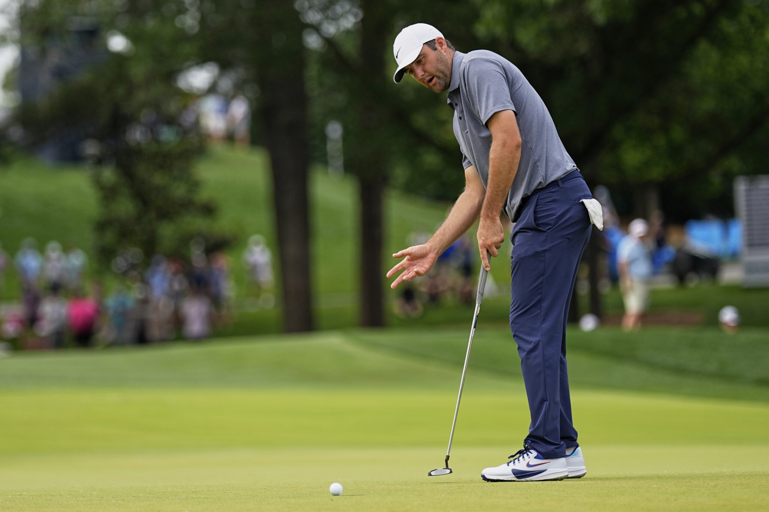 Scottie Scheffler storms into a 3-shot lead in the PGA Championship ...