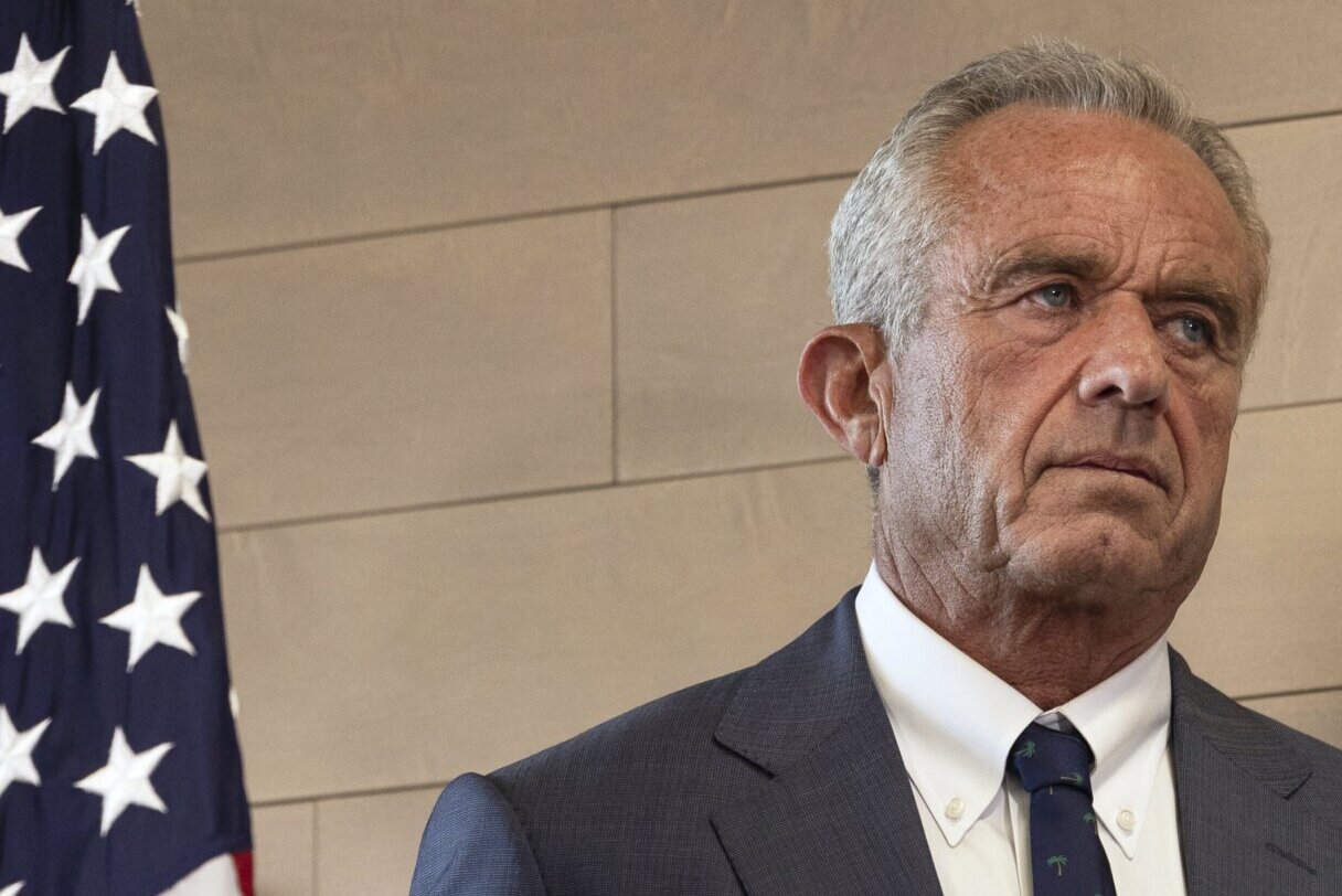 RFK Jr. takes grandchildren to contaminated DC creek for a swim - WTOP News