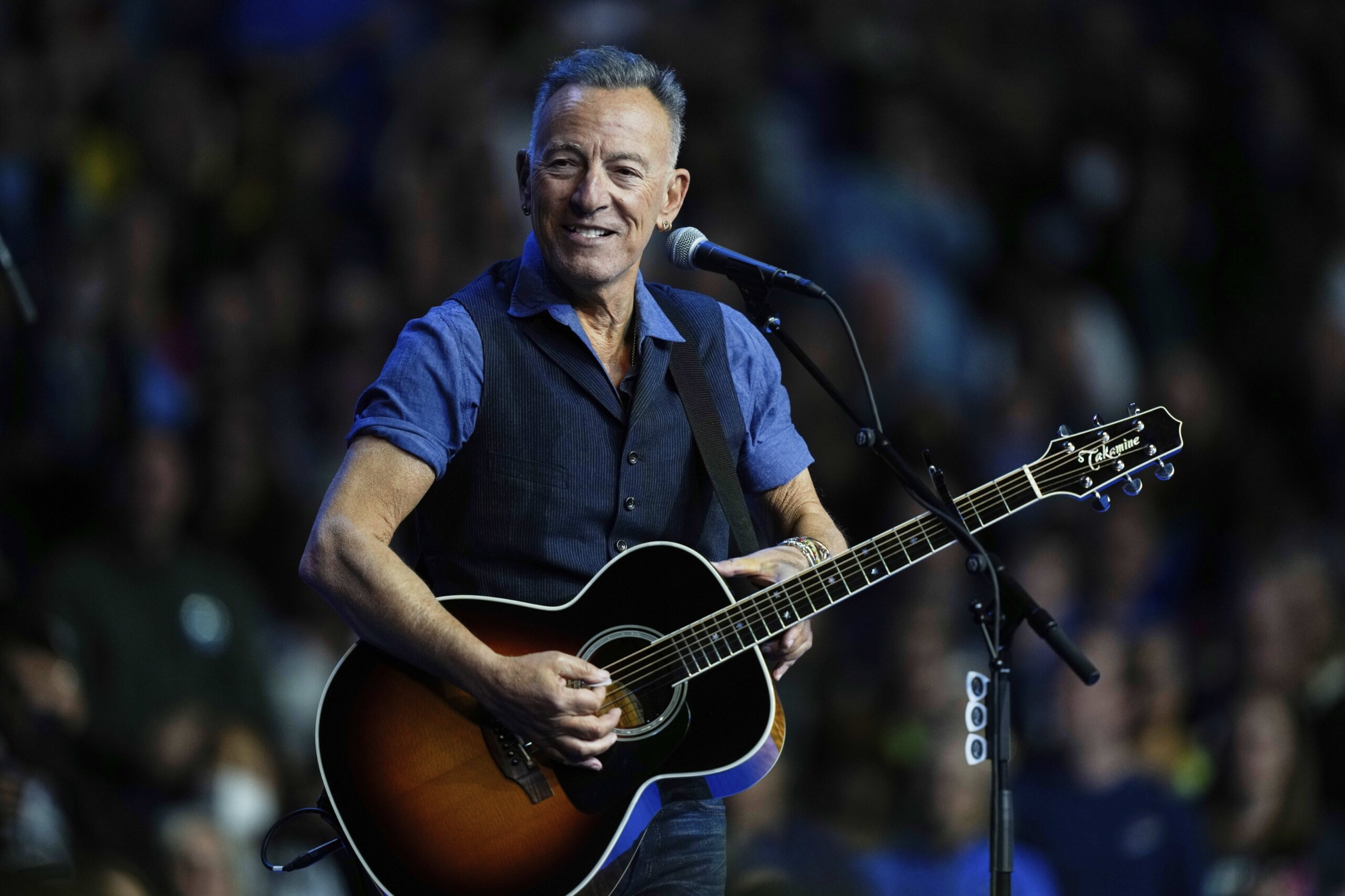 Bruce Springsteen’s European tour comes with a warning about the battle ...