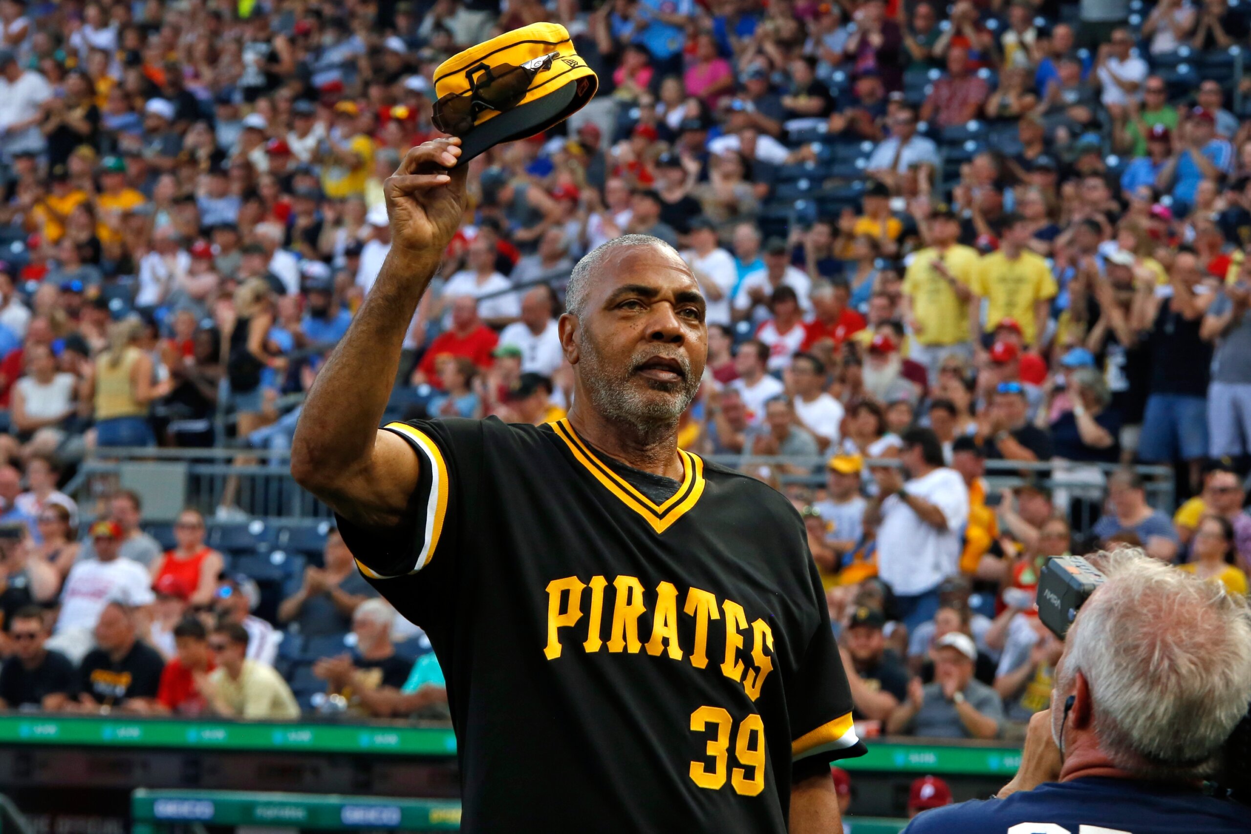 Dave Parker, hard-hitting Hall of Fame outfielder nicknamed ‘the Cobra ...