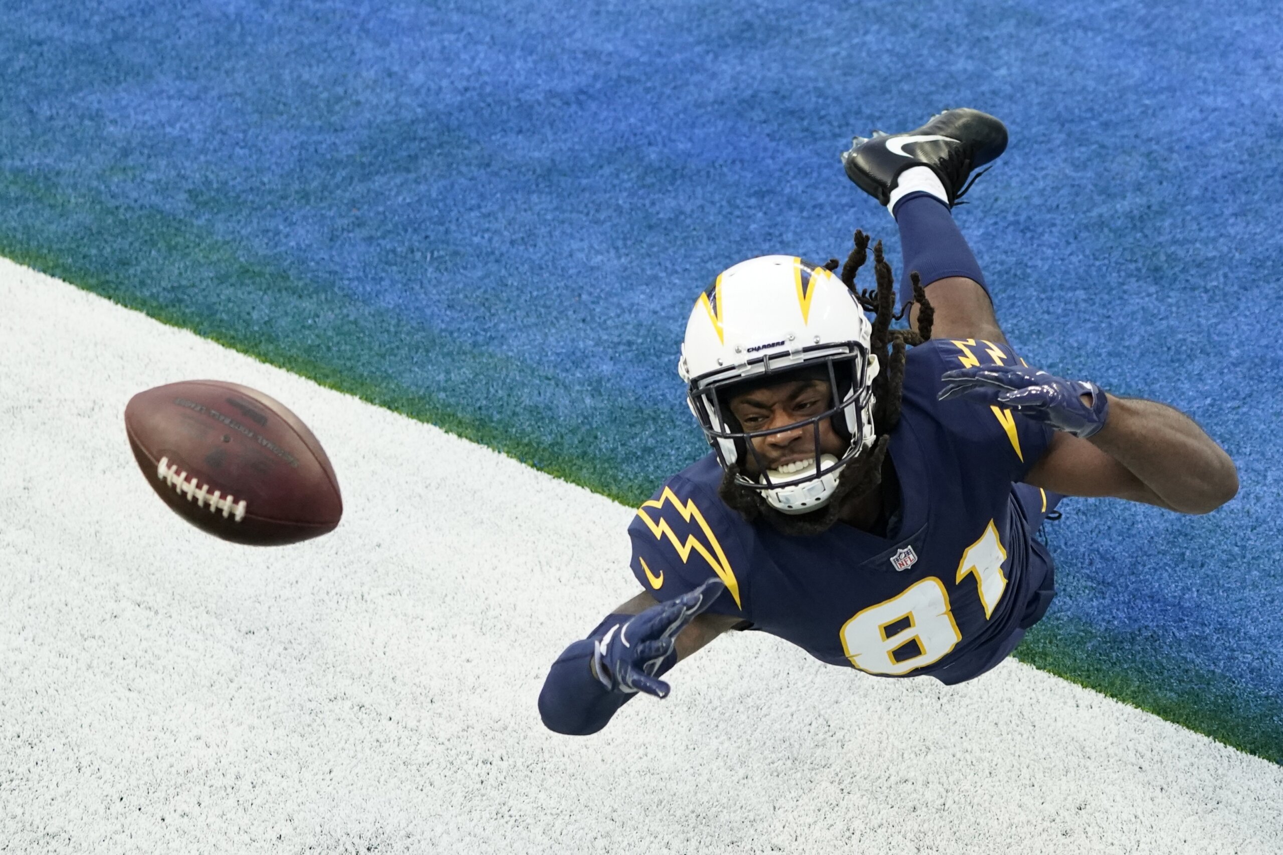 Chargers wide receiver Mike Williams decides to retire from NFL at age ...