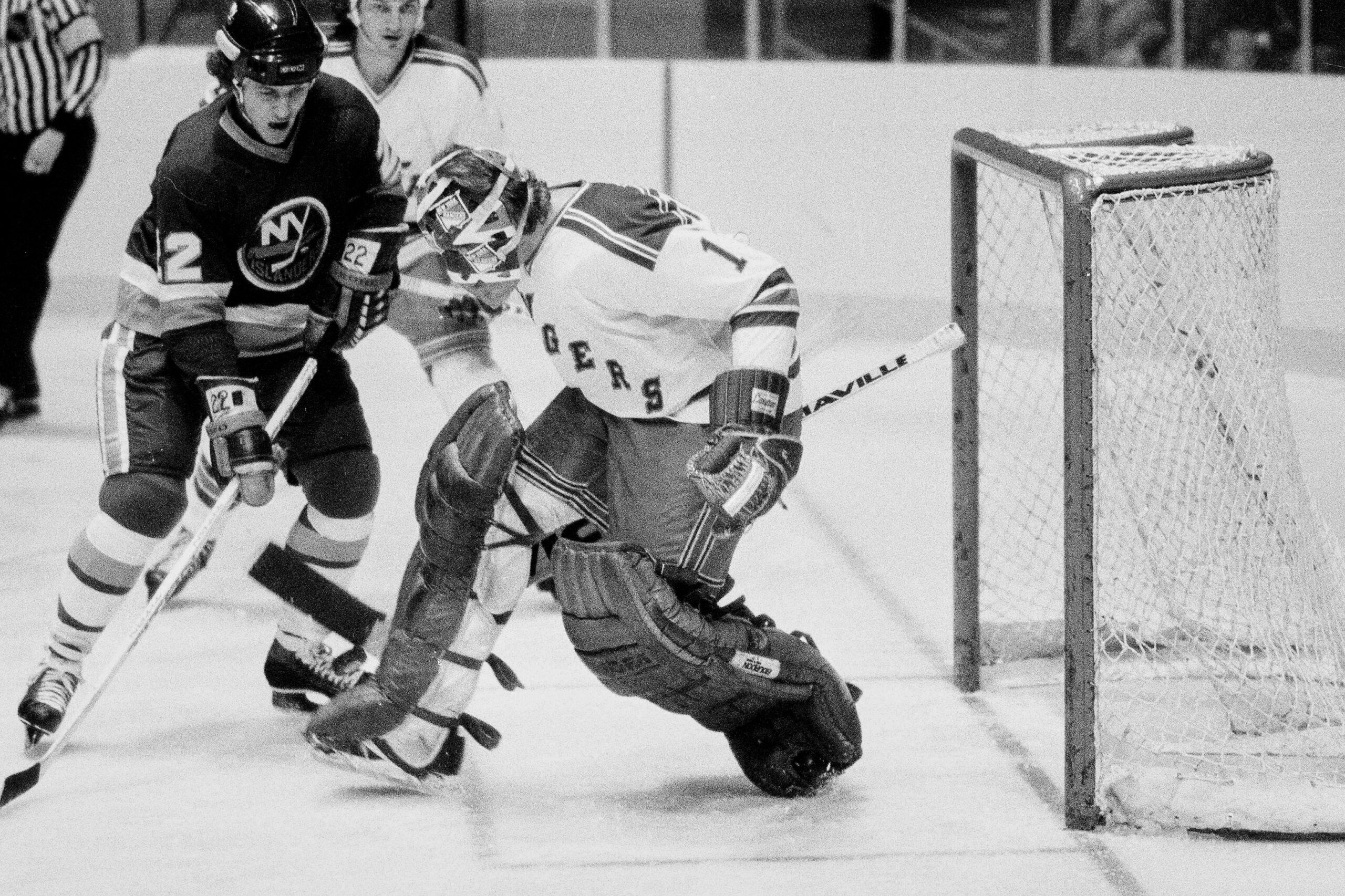 Wayne Thomas, ex-NHL goalie, assistant and executive dies at 77 - WTOP News
