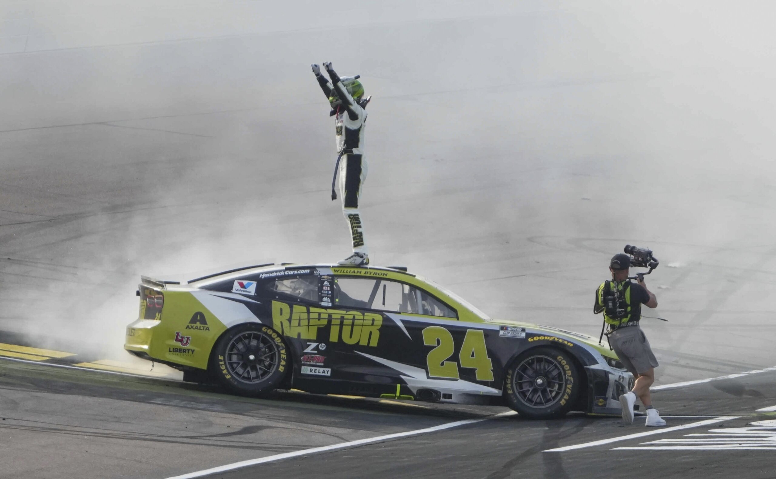 William Byron has enough fuel to win NASCAR Cup race at Iowa Speedway ...