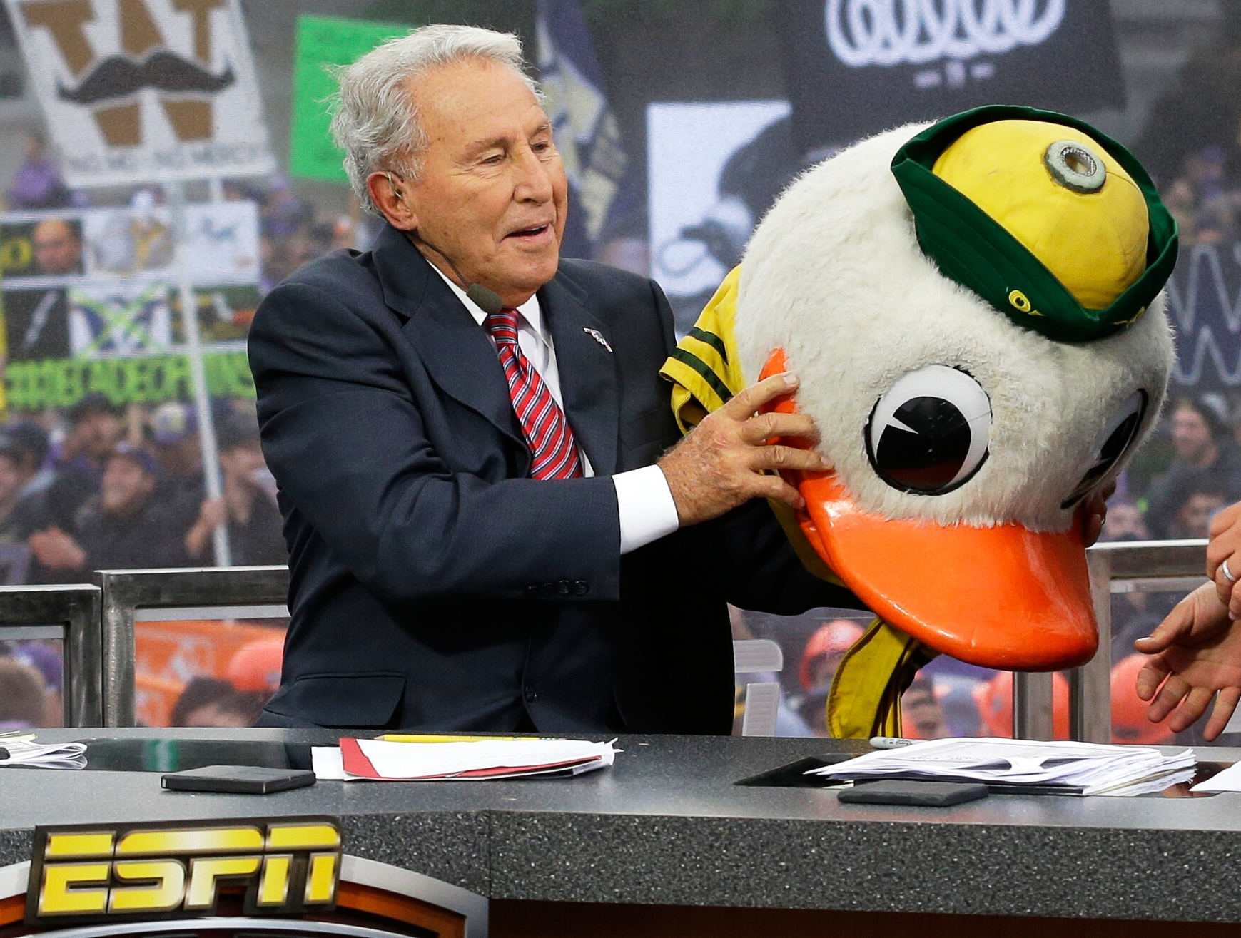 Lee Corso’s emotional farewell: His final ‘College GameDay’ at Ohio ...