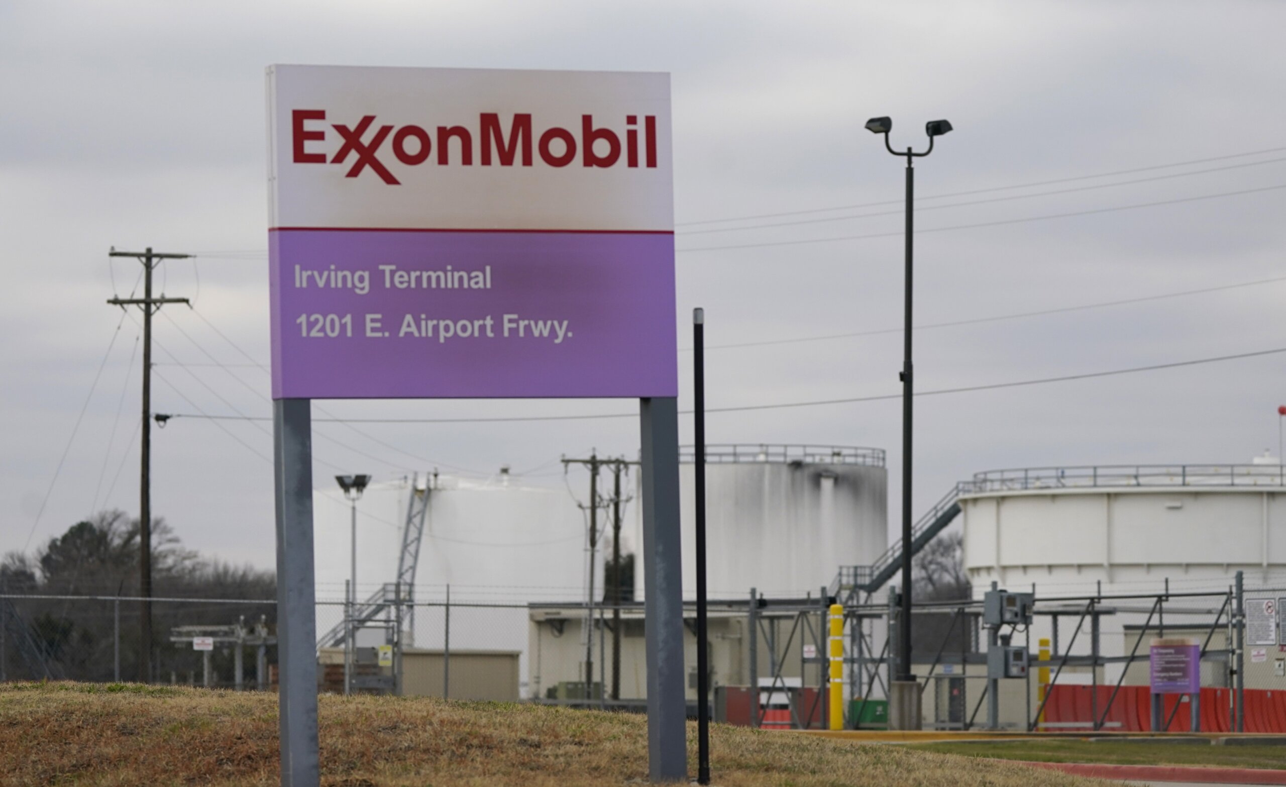 Q2 profits at Exxon Mobil and Chevron dip to lowest level in 4 years on ...