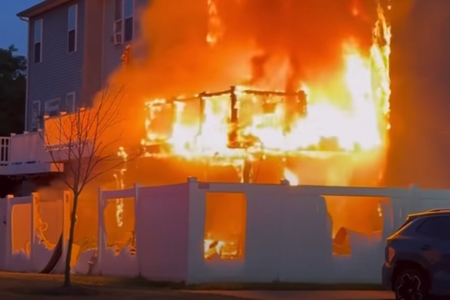 Two-alarm fire damages townhouses in Manassas - WTOP News