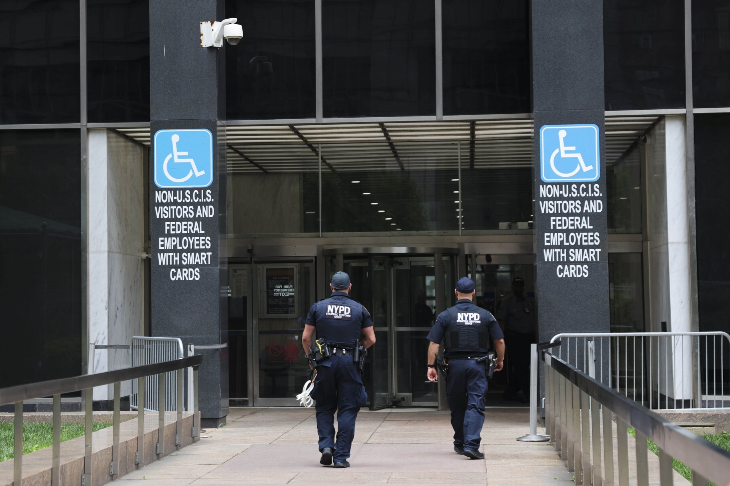 Judge orders ICE to improve conditions after NYC immigration detainees ...