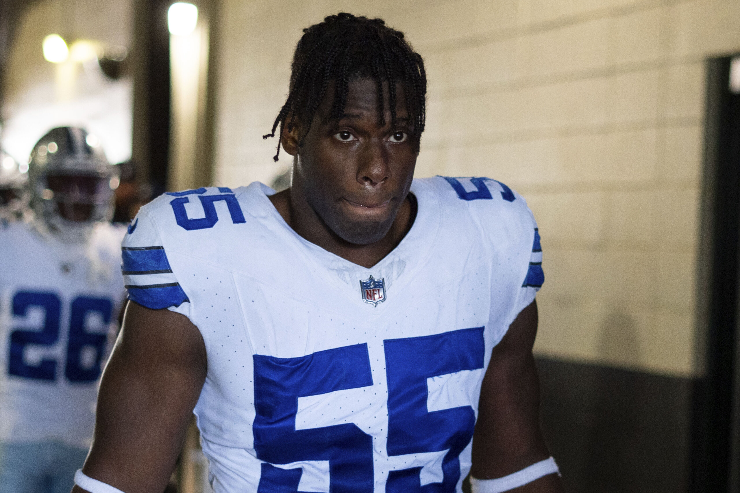 Ravens add potential pass rush help, signing defensive end Carl Lawson ...