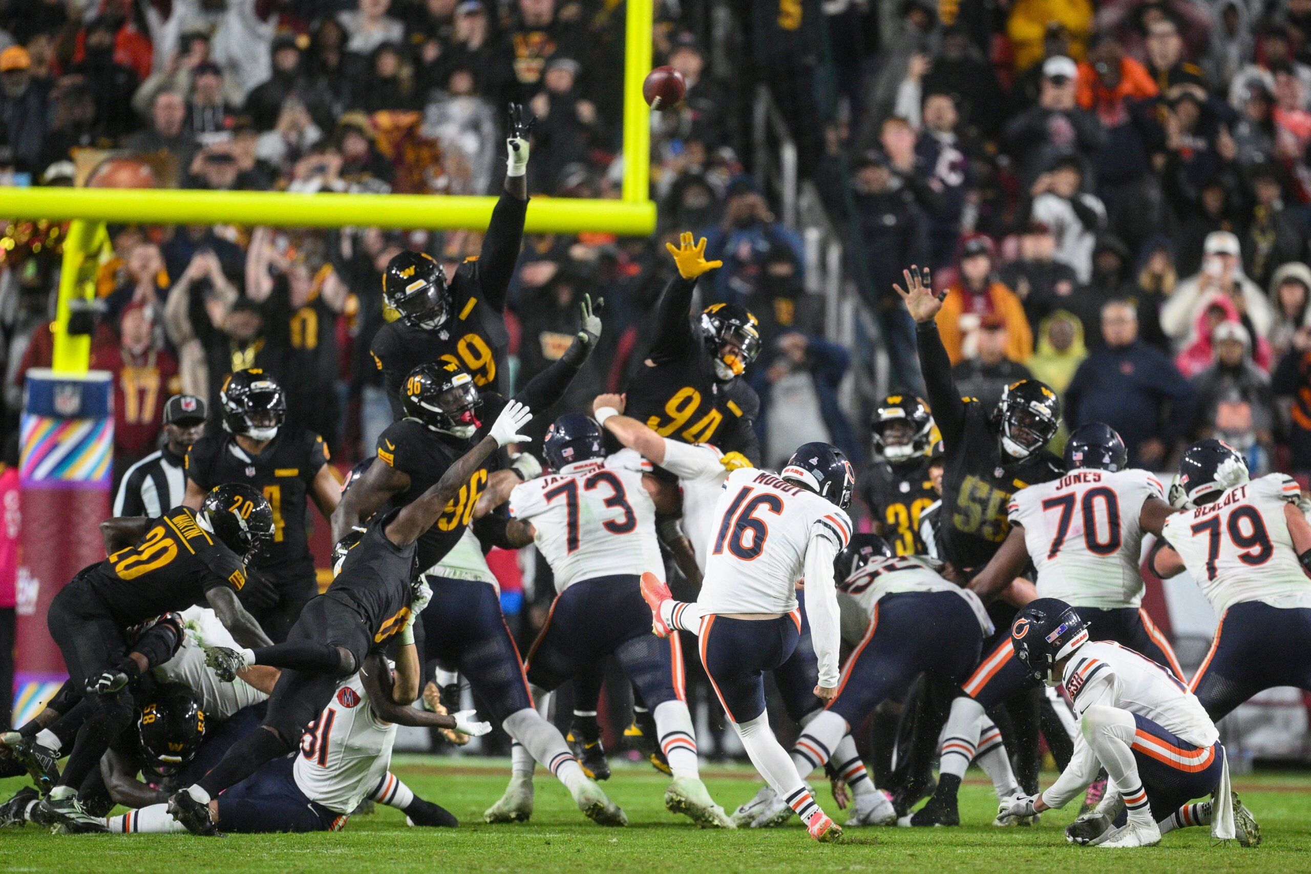 No Hail Mary magic this time and Moody’s last-play kick lifts the Bears ...