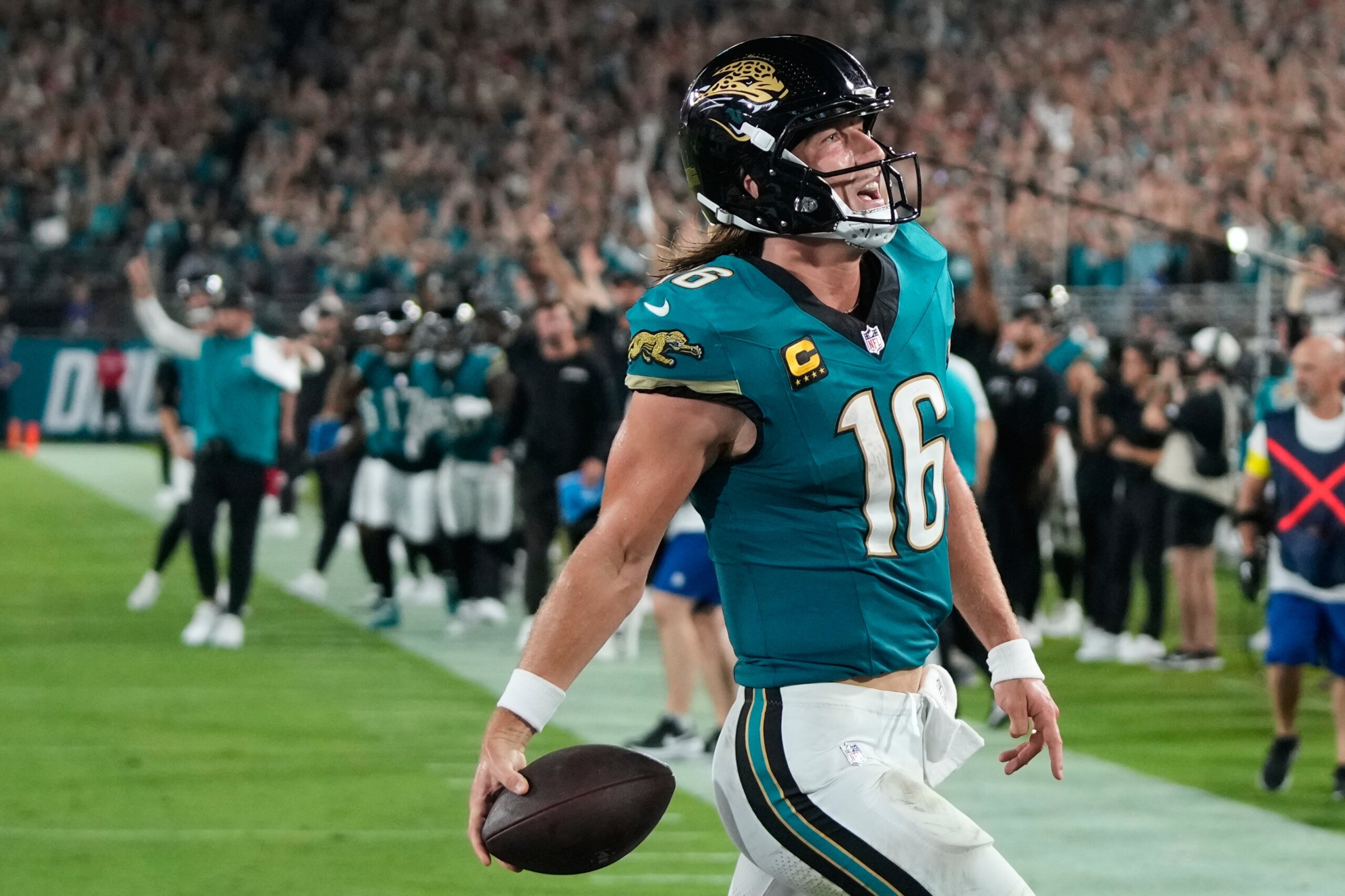 Trevor Lawrence’s wild run lifts the Jaguars to a 31-28 win over ...