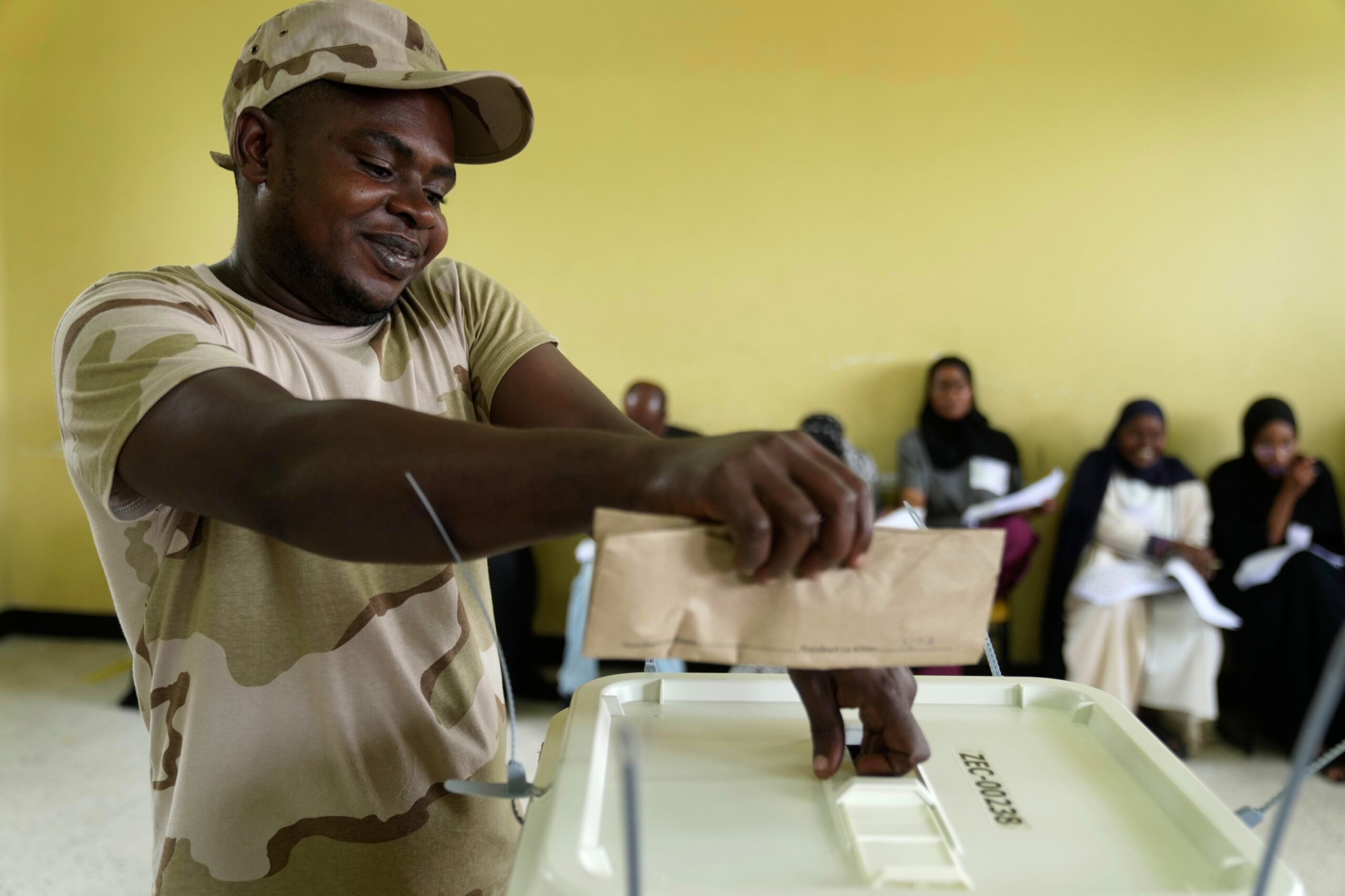 Tanzania deploys the military and imposes a curfew on election day ...