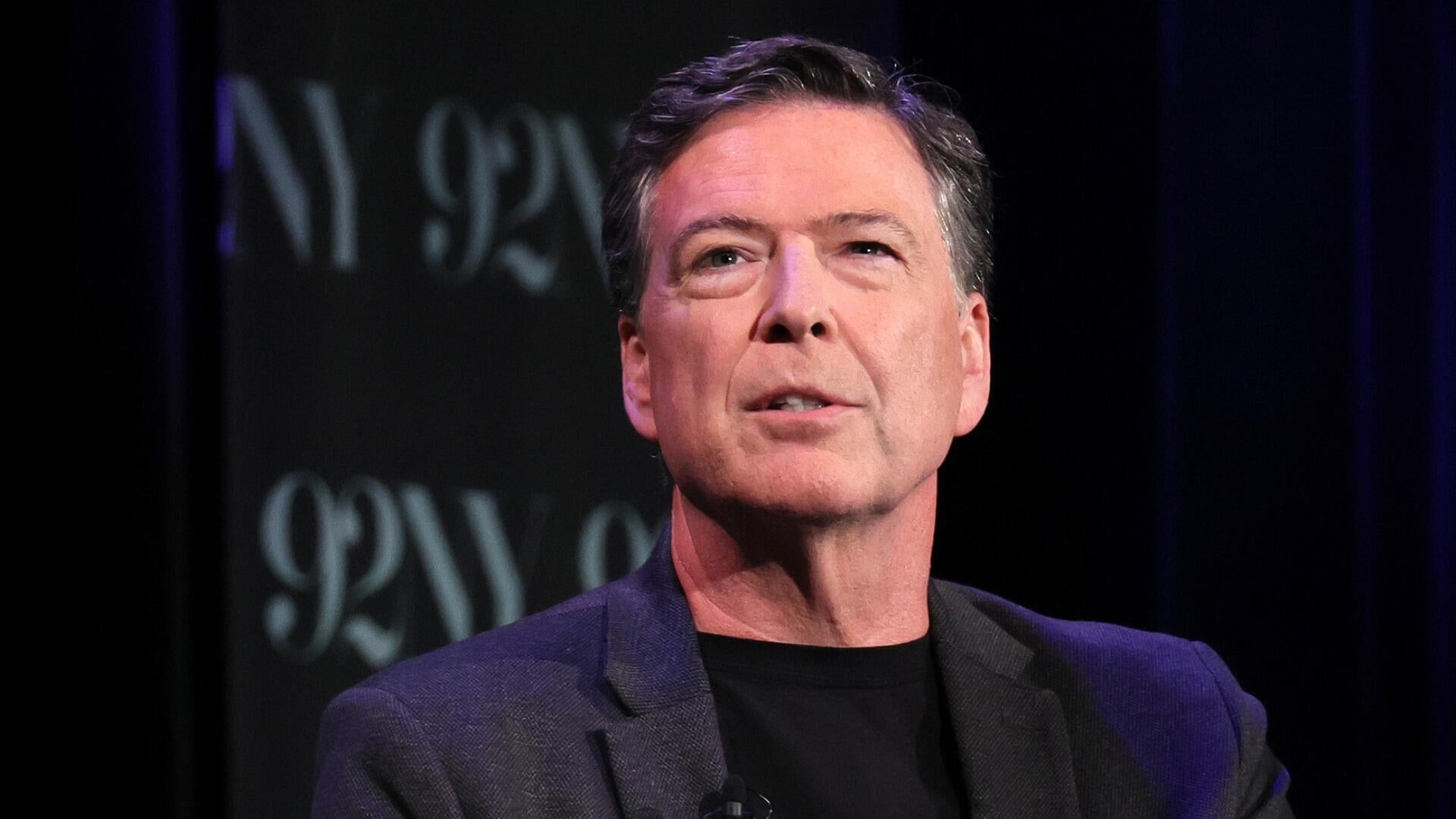 FBI weighing a perp walk for Comey — and suspended an agent for ...