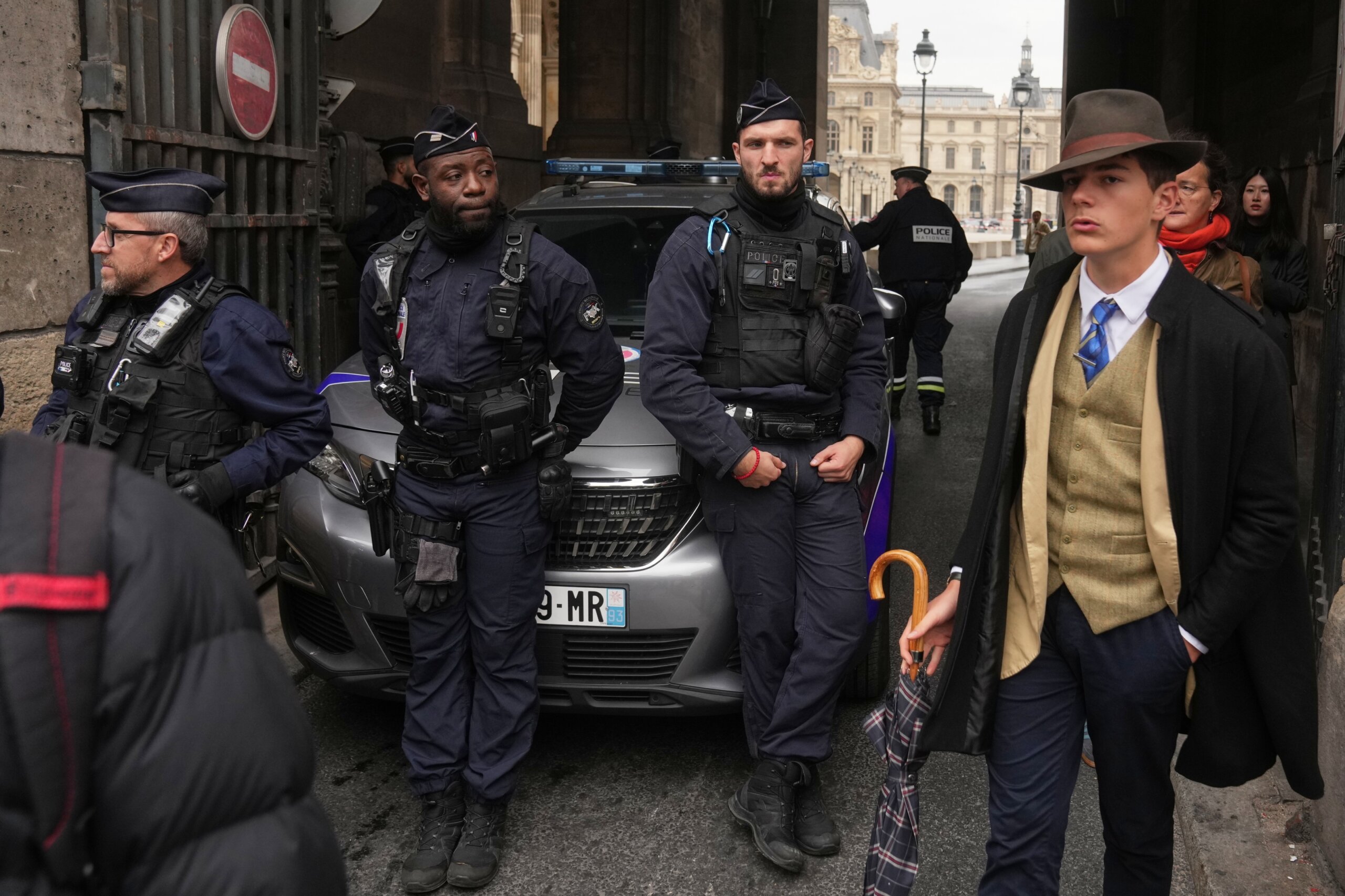 Fedora man unmasked: Meet the teen behind the Louvre mystery photo ...