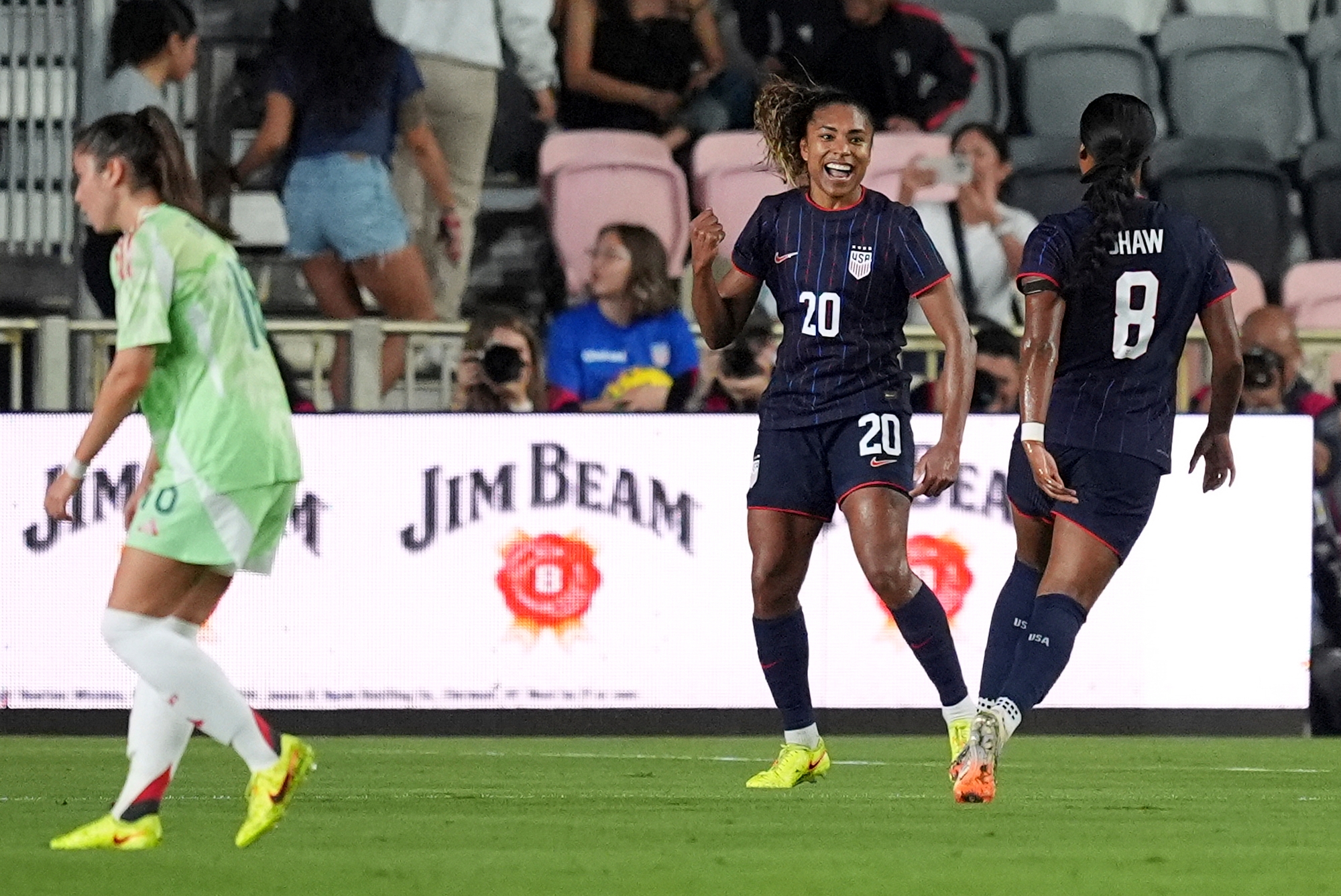 Macario and Shaw score in 2-0 USWNT win over Italy to end 2025 - WTOP News