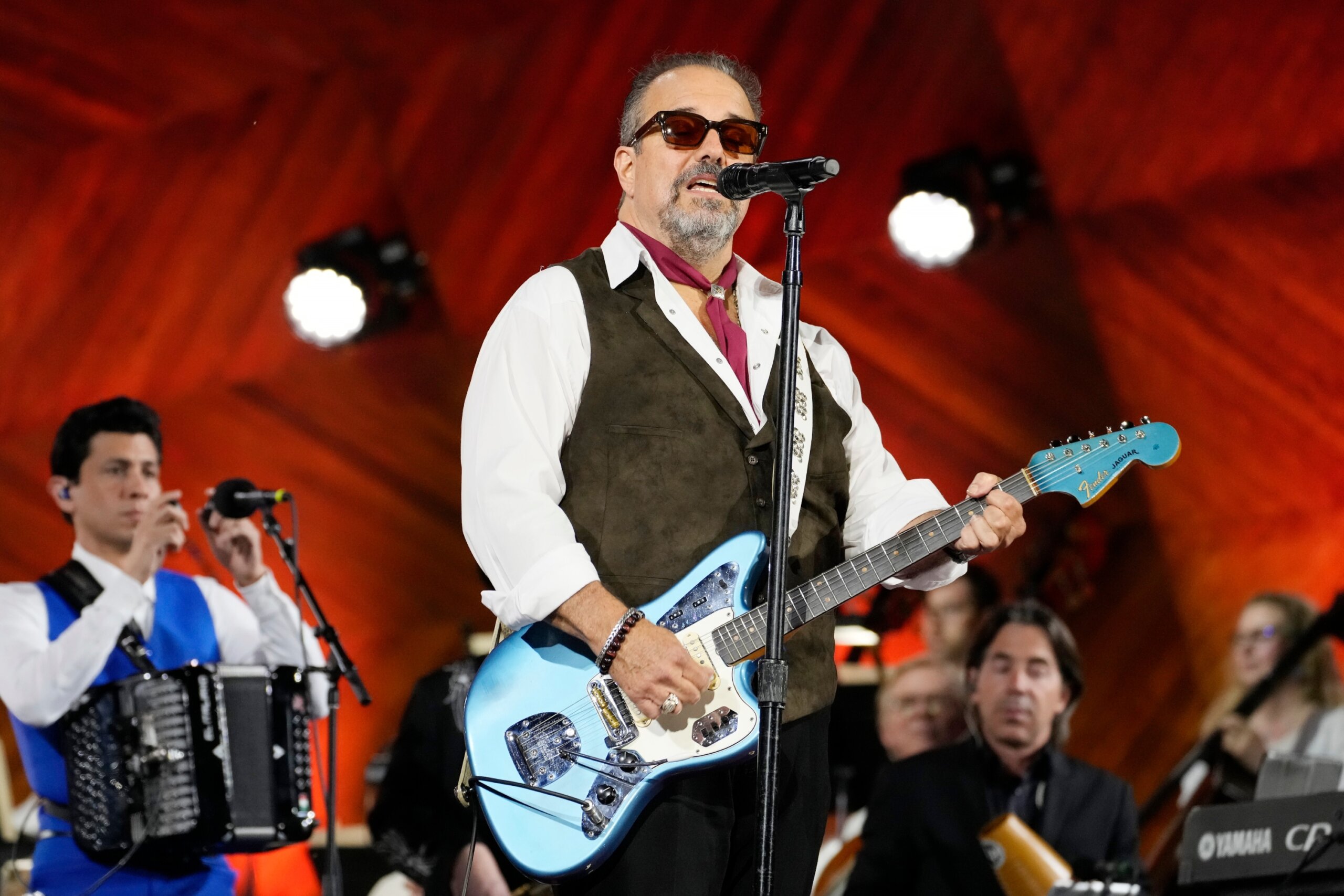 Raul Malo, the soulful tenor and frontman of The Mavericks, has died at ...