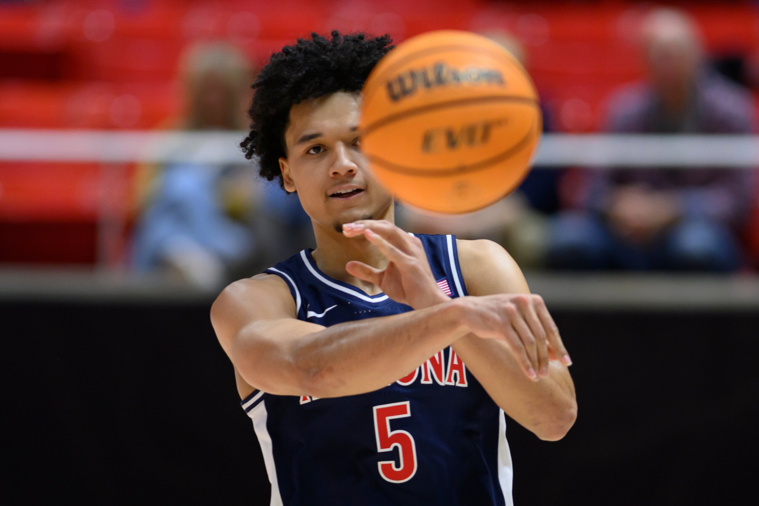 Arizona holds No. 1 spot over Michigan by single point in one of the ...
