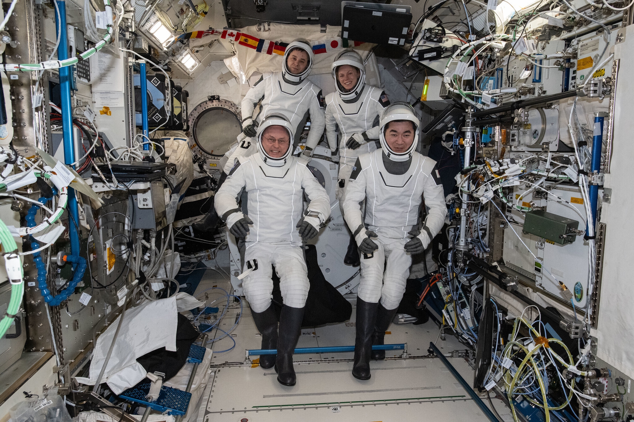 Ailing astronaut returns to Earth early in NASA’s first medical ...