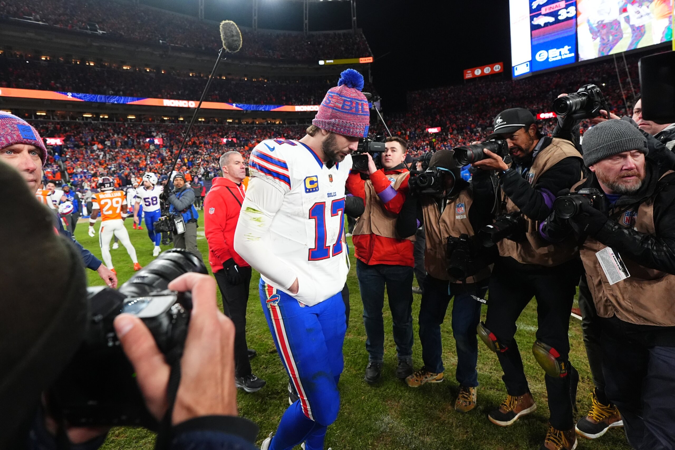Bills QB Josh Allen says he had surgery for broken bone in right foot ...