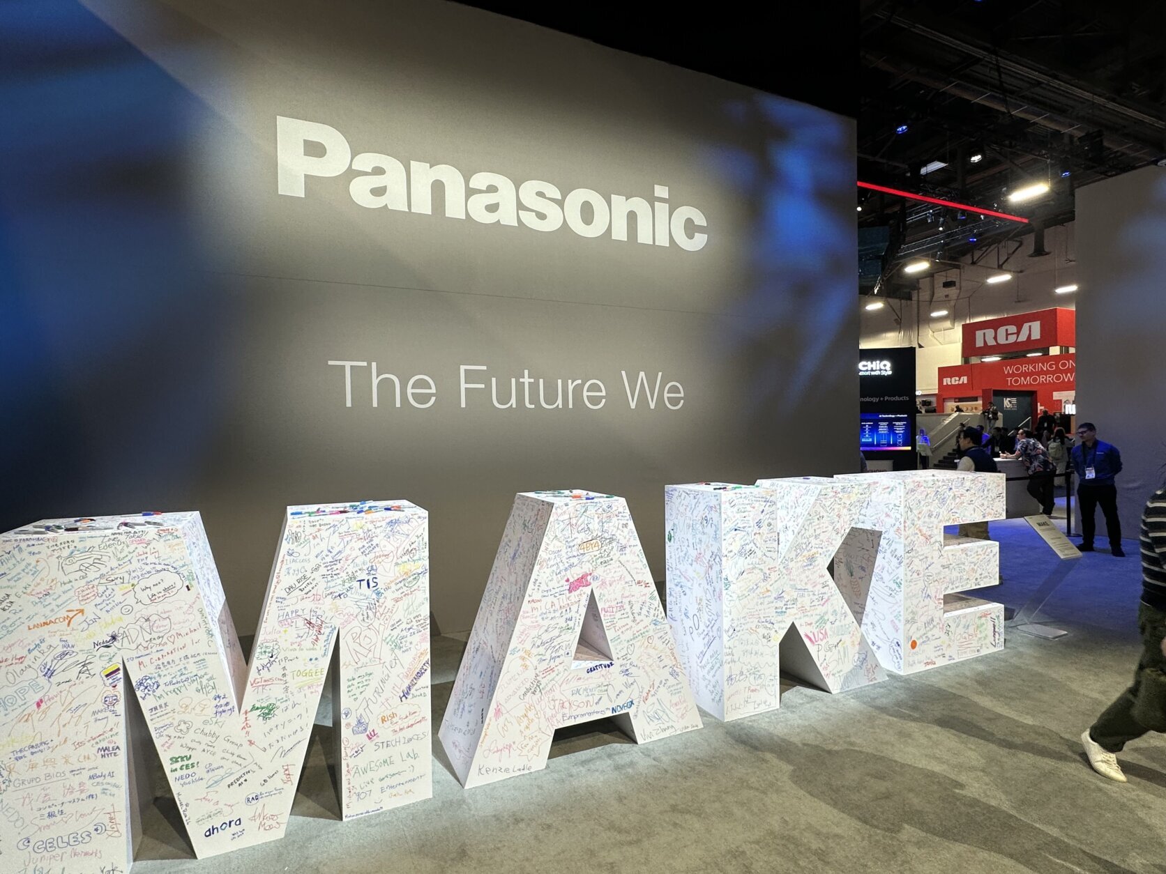 Theme park-style exhibit booths transform CES into ‘Disneyland for ...