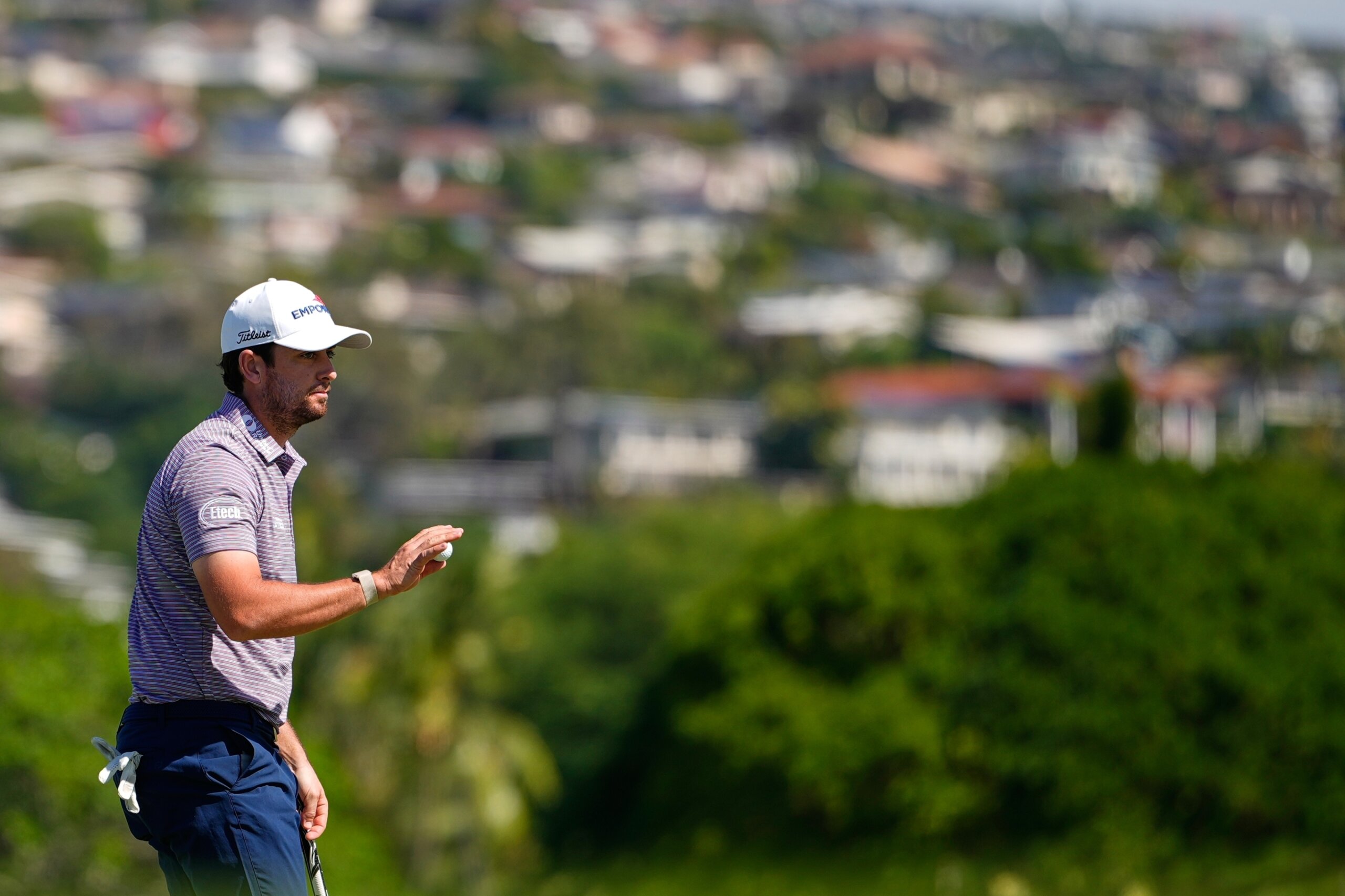 Riley, defending champ Taylor part of 5-way tie for lead at windy Sony ...