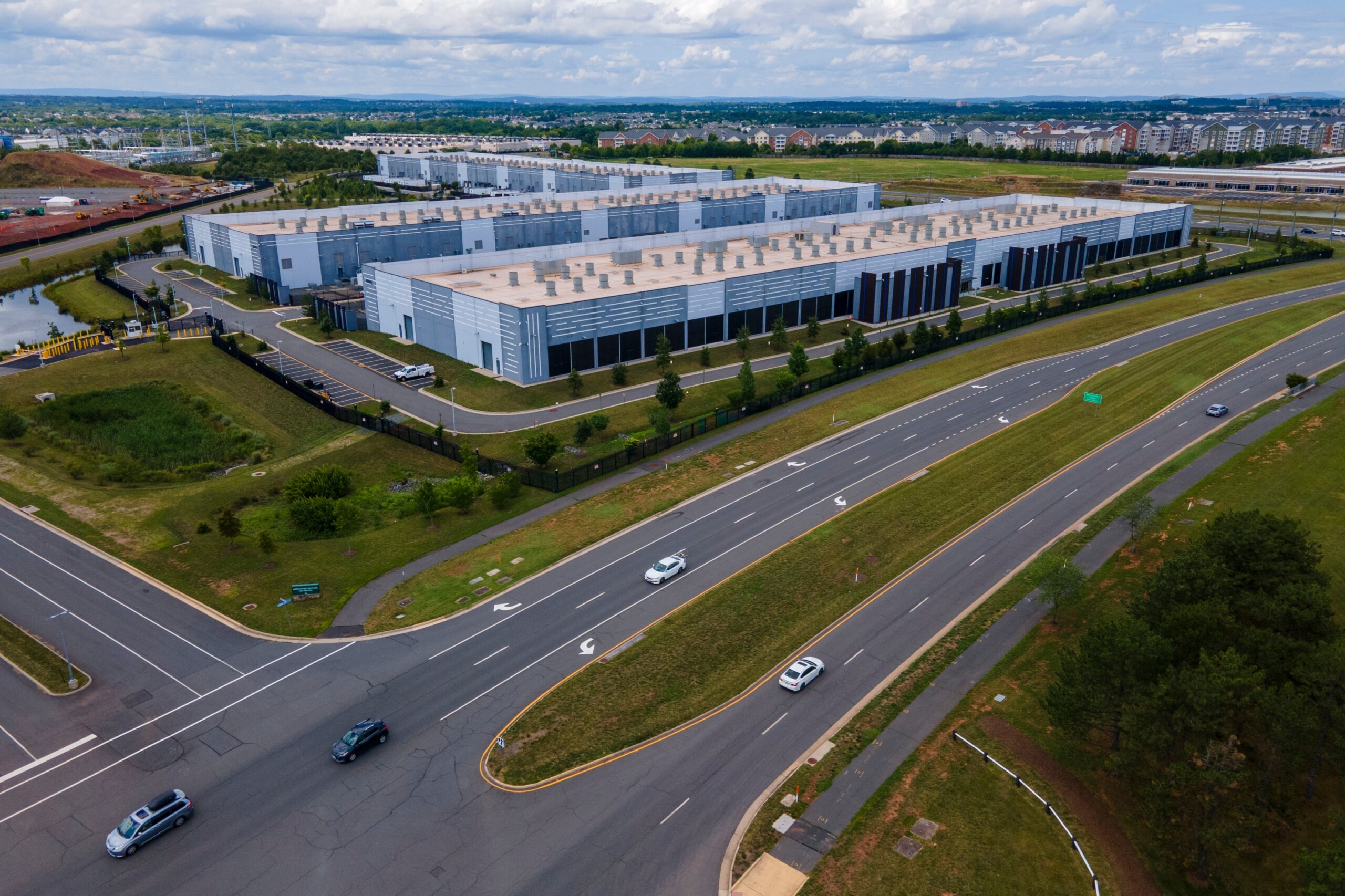 Study: Data center growth adds to ‘perfect storm’ of risk to Potomac ...