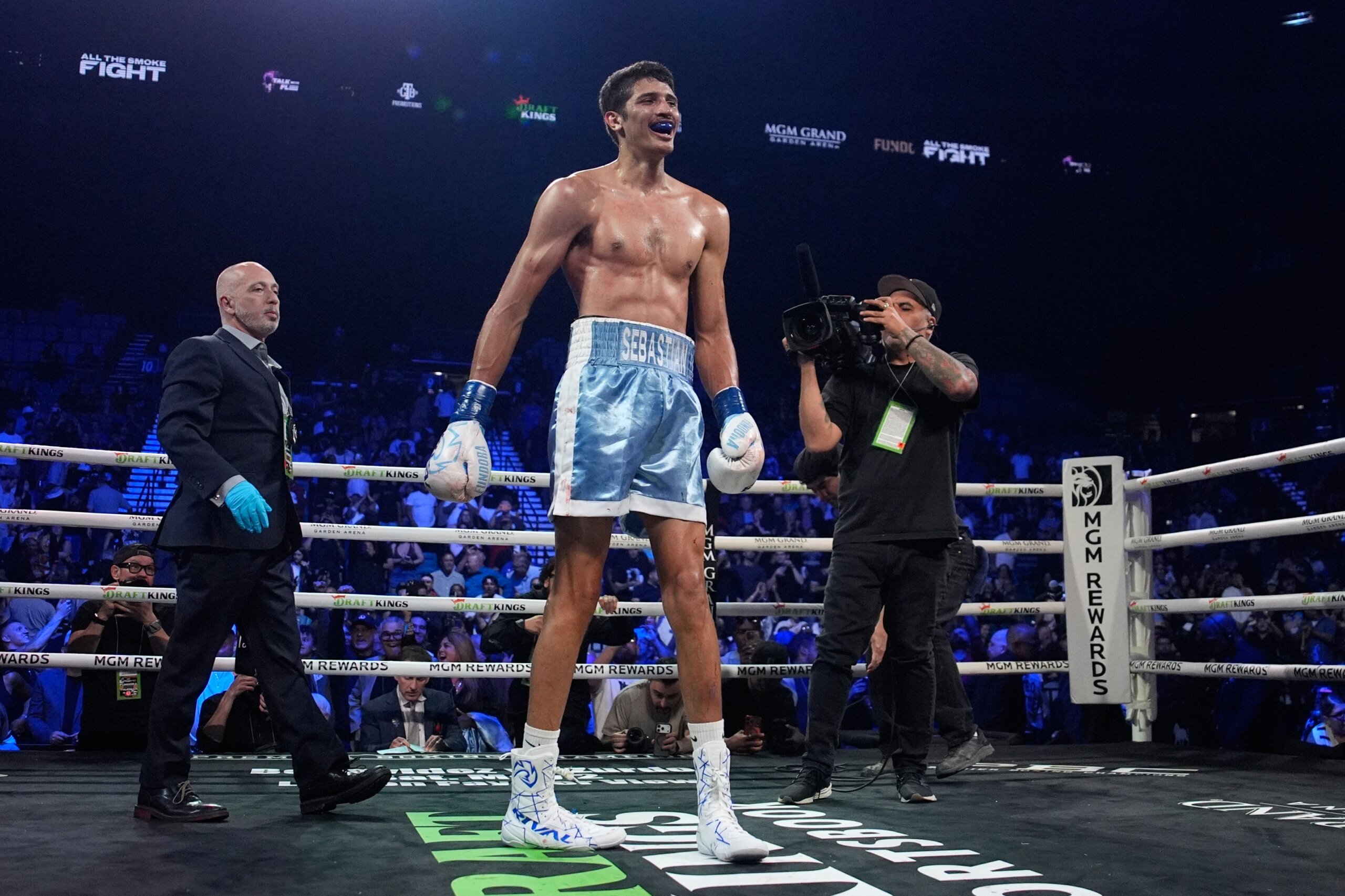Fundora retains WBC super welterweight title with 6th-round KO of ...