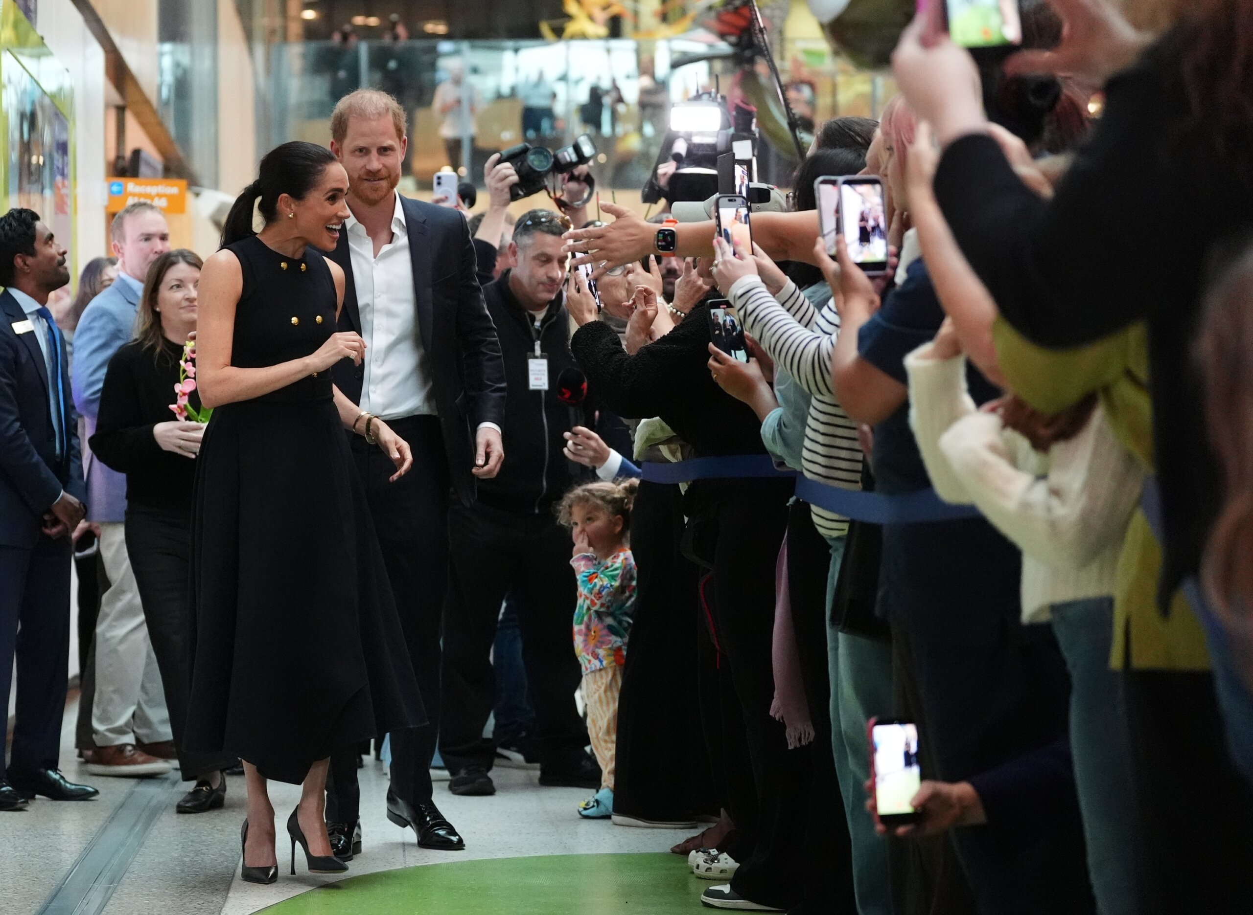 Prince Harry and Meghan arrive in Australia for a low-key, privately ...