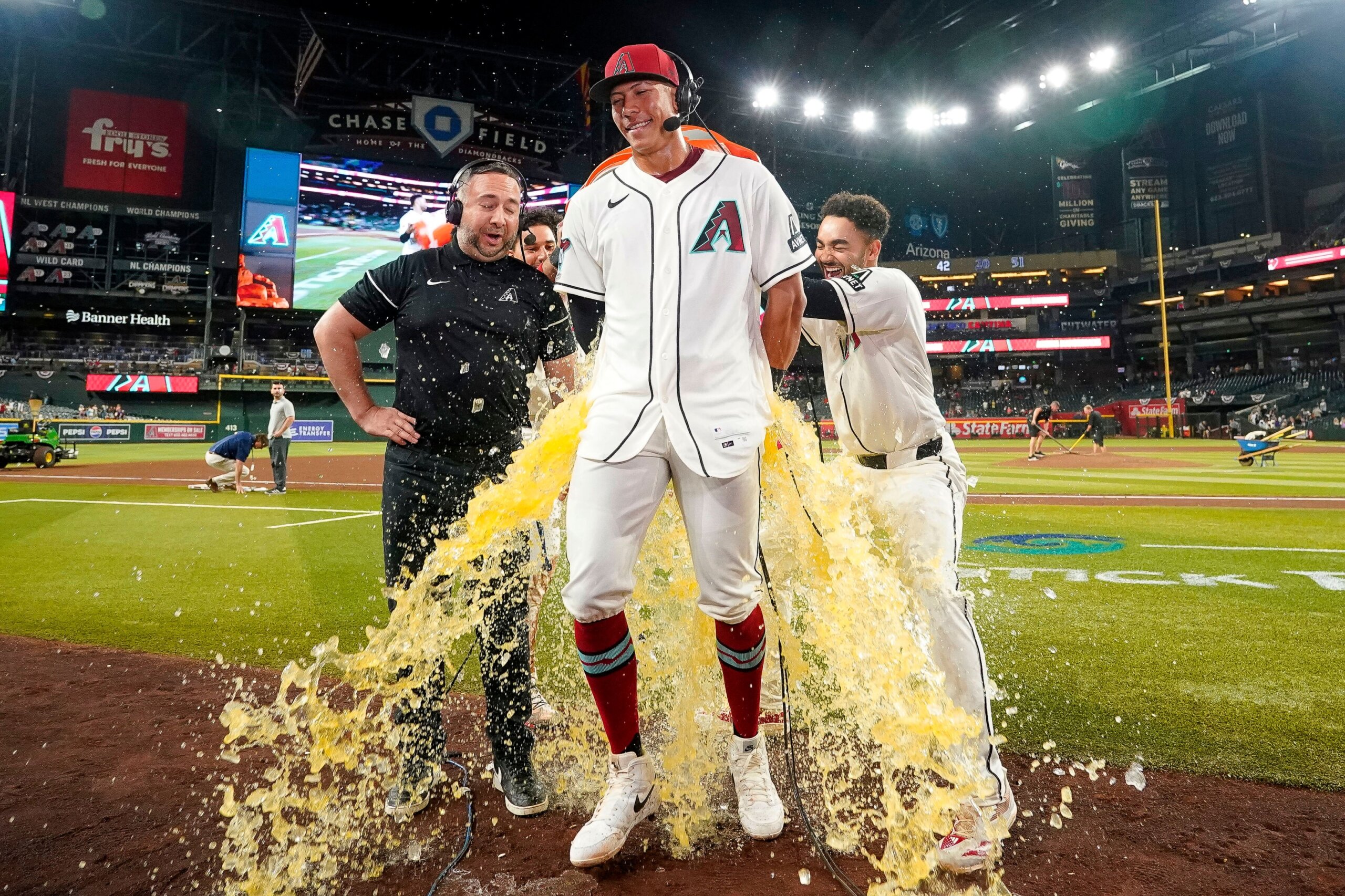 Diamondbacks 3B Jose Fernandez becomes 7th MLB player since 1900 with 2 ...
