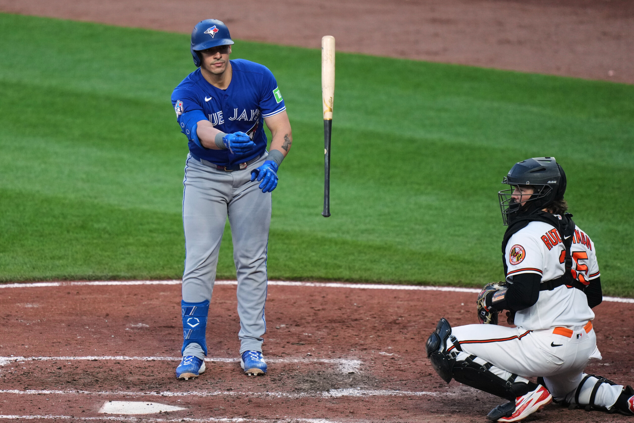 Bases-loaded walk lifts the Blue Jays to a 2-1 victory over the Orioles ...