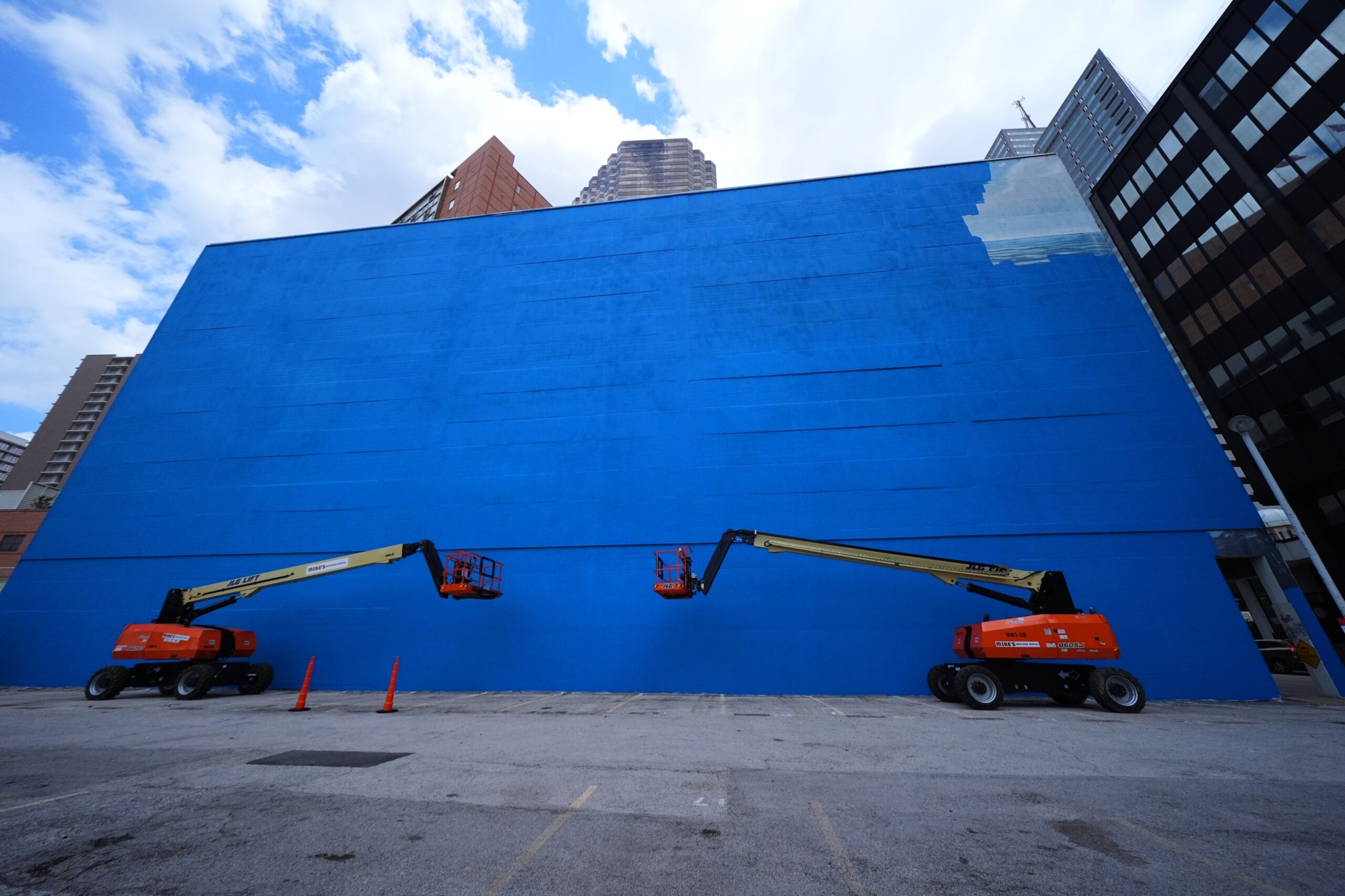 An outcry erupts as a whale mural beloved by many in Dallas is replaced ...