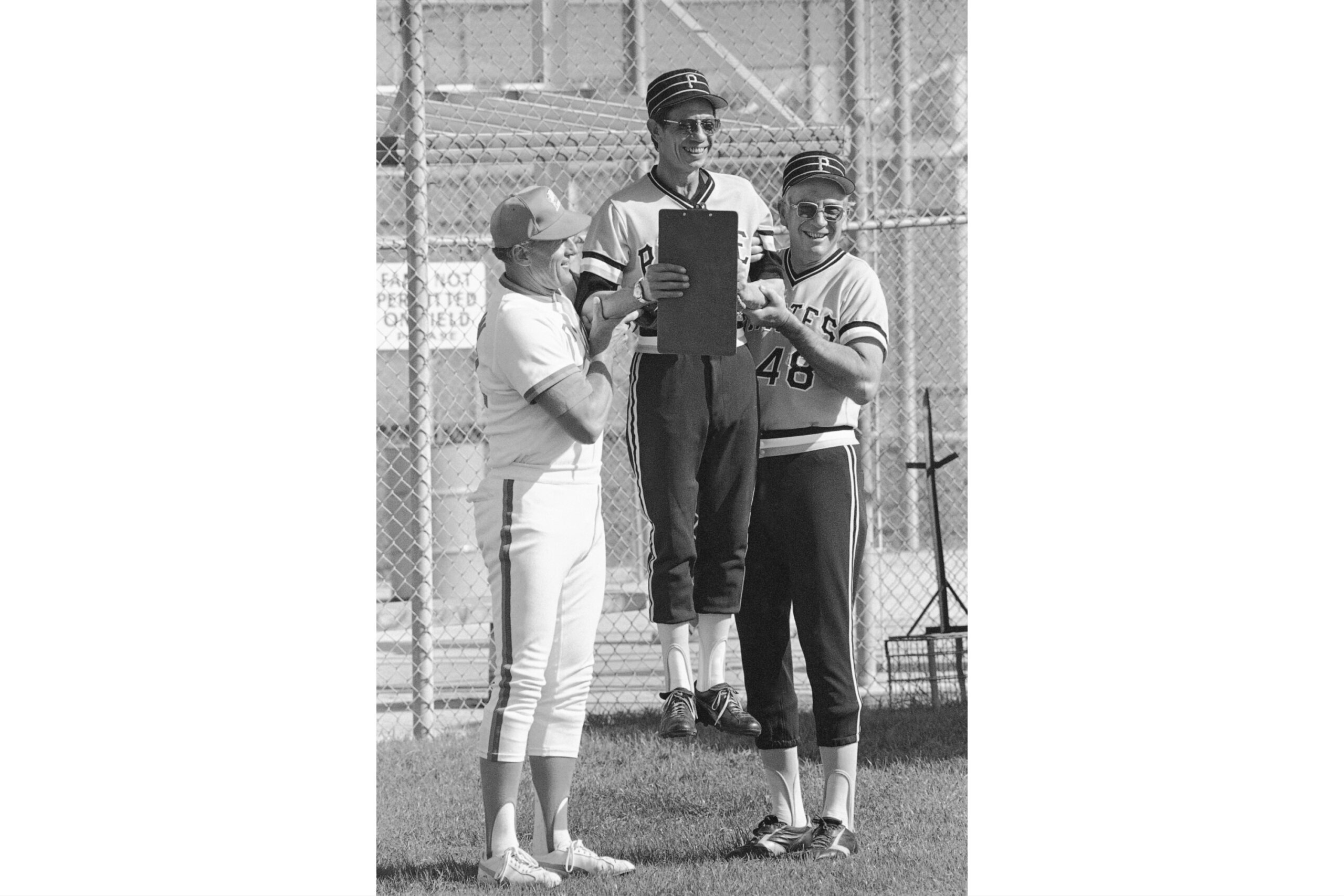 Bob Skinner, a 3-time All-Star outfielder and a 3-time World Series ...